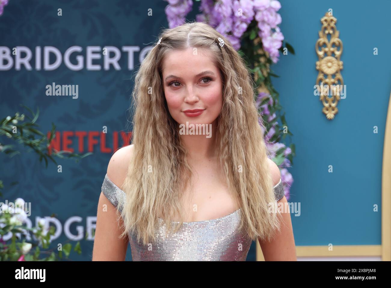 Bridgerton season 3 part two hannah hi-res stock photography and images ...