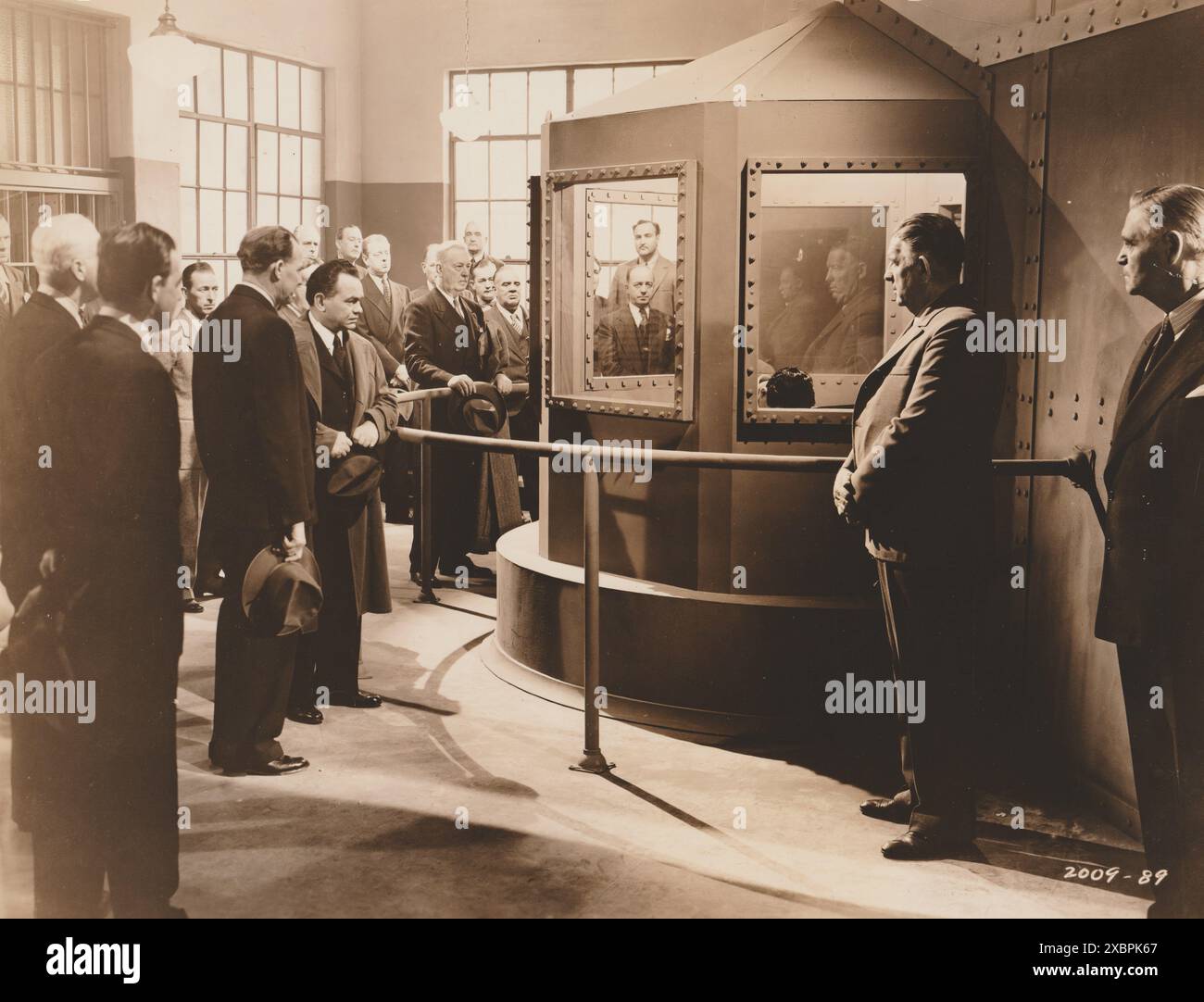 1944 double indemnity fred macmurray hi-res stock photography and ...