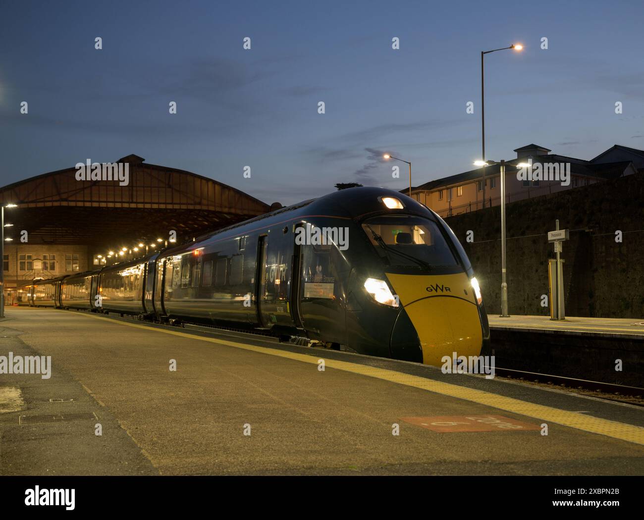 802008 GWR Intercity Express ready to depart Penzance on route to ...
