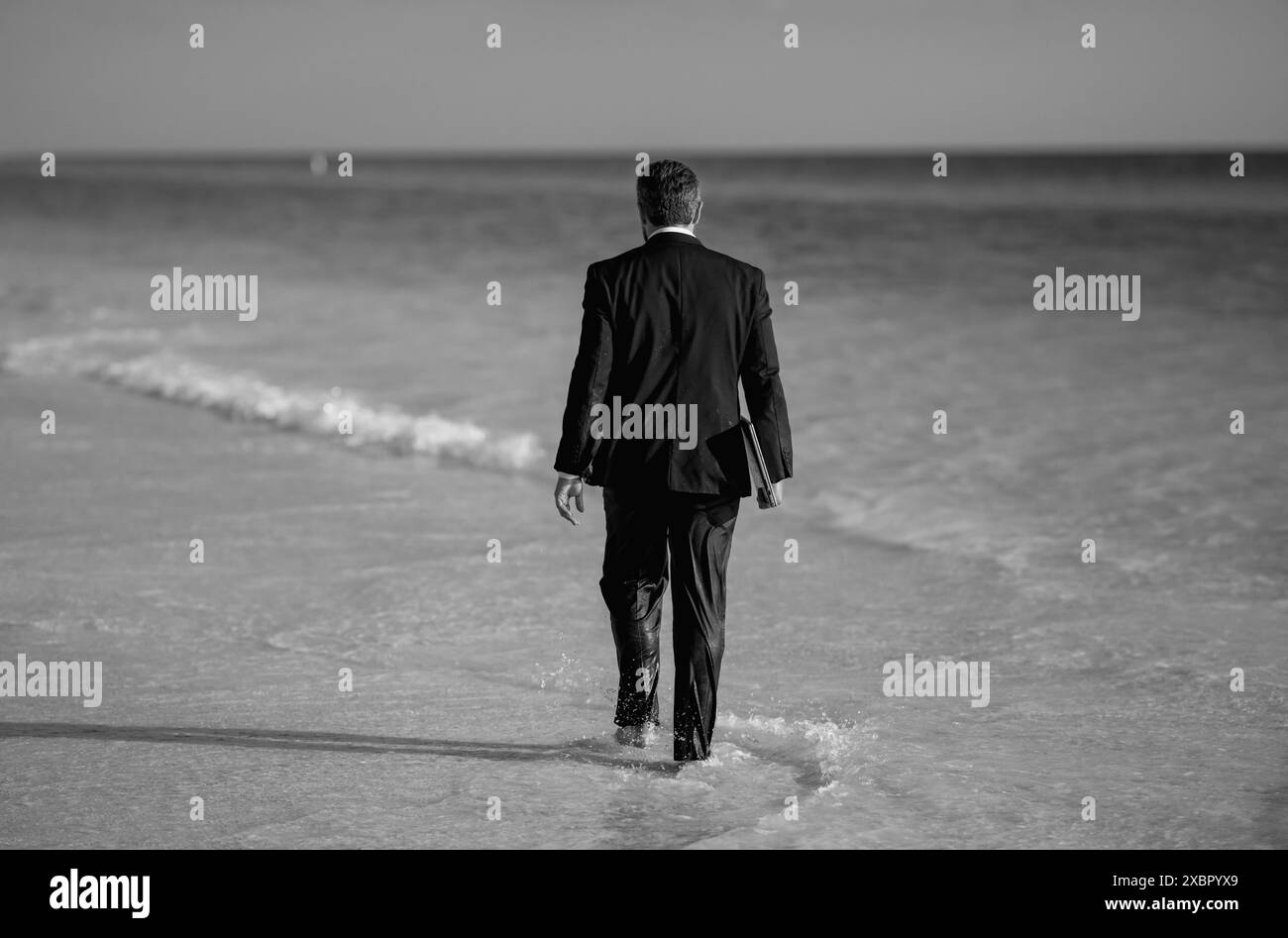 Remote work beach laptop Black and White Stock Photos & Images - Alamy