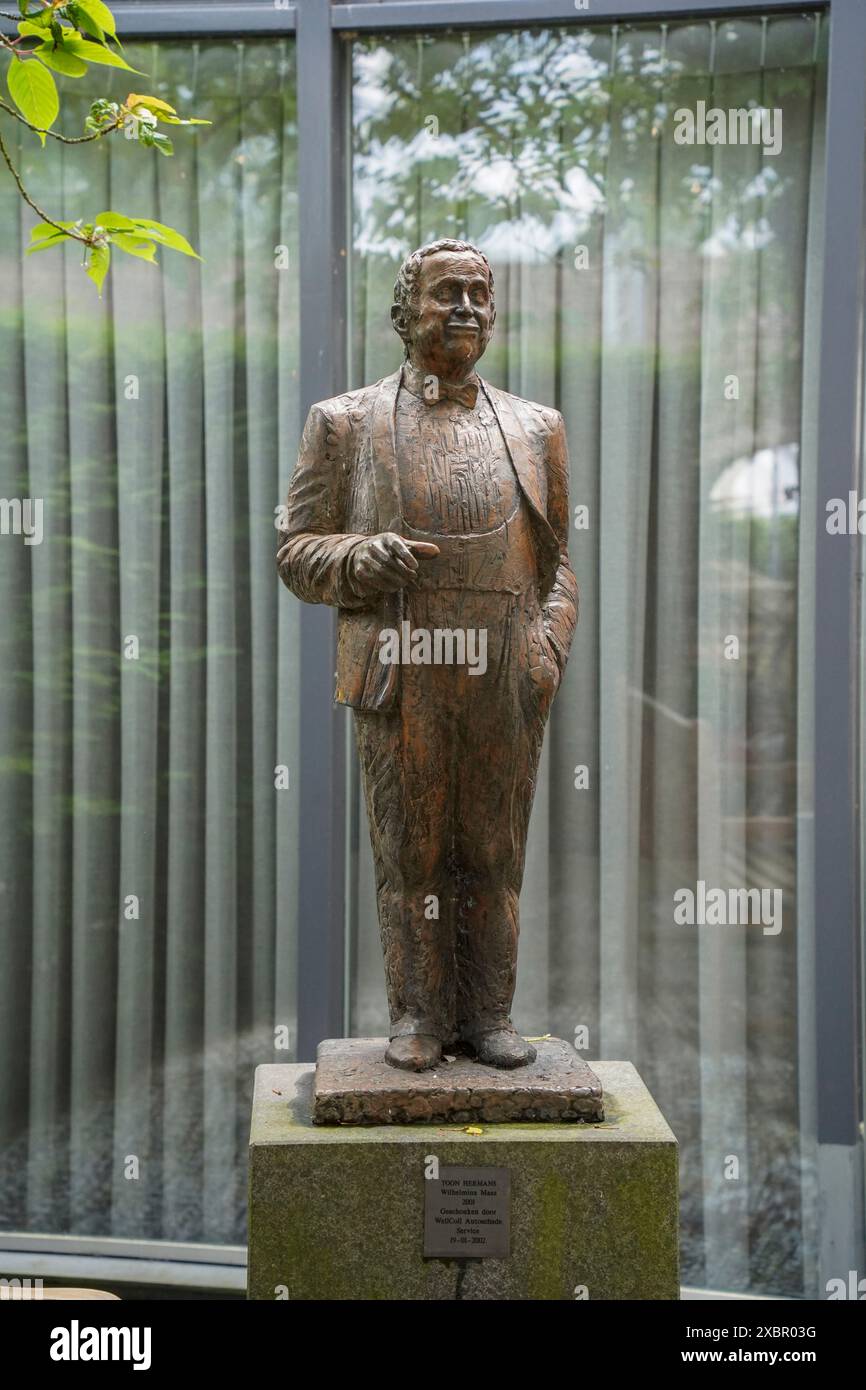 Toon hermans statue hi-res stock photography and images - Alamy