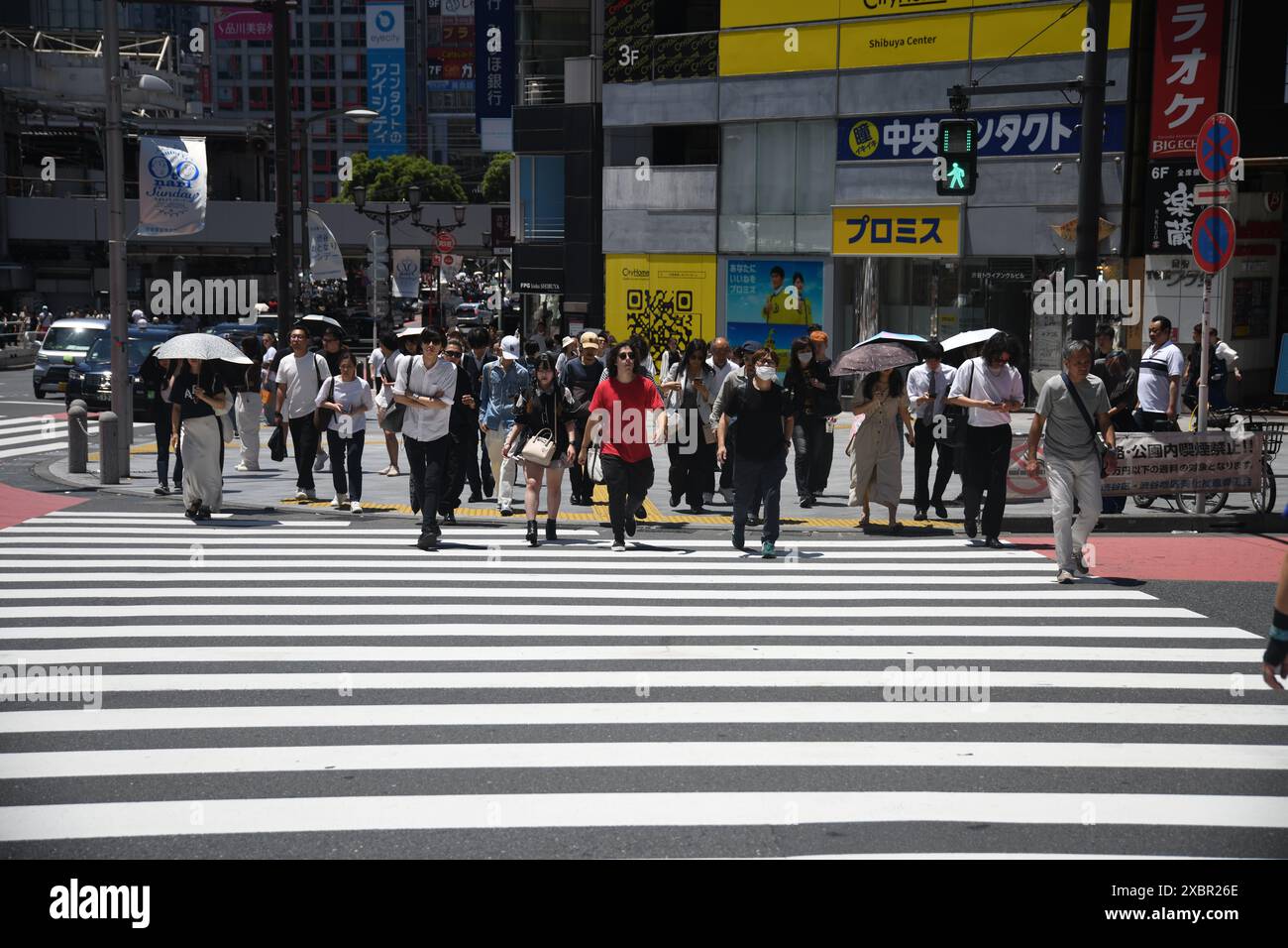 Crowd of people crossing the street in the famous Shibuya crossing in Tokyo, Japan Stock Photo ...