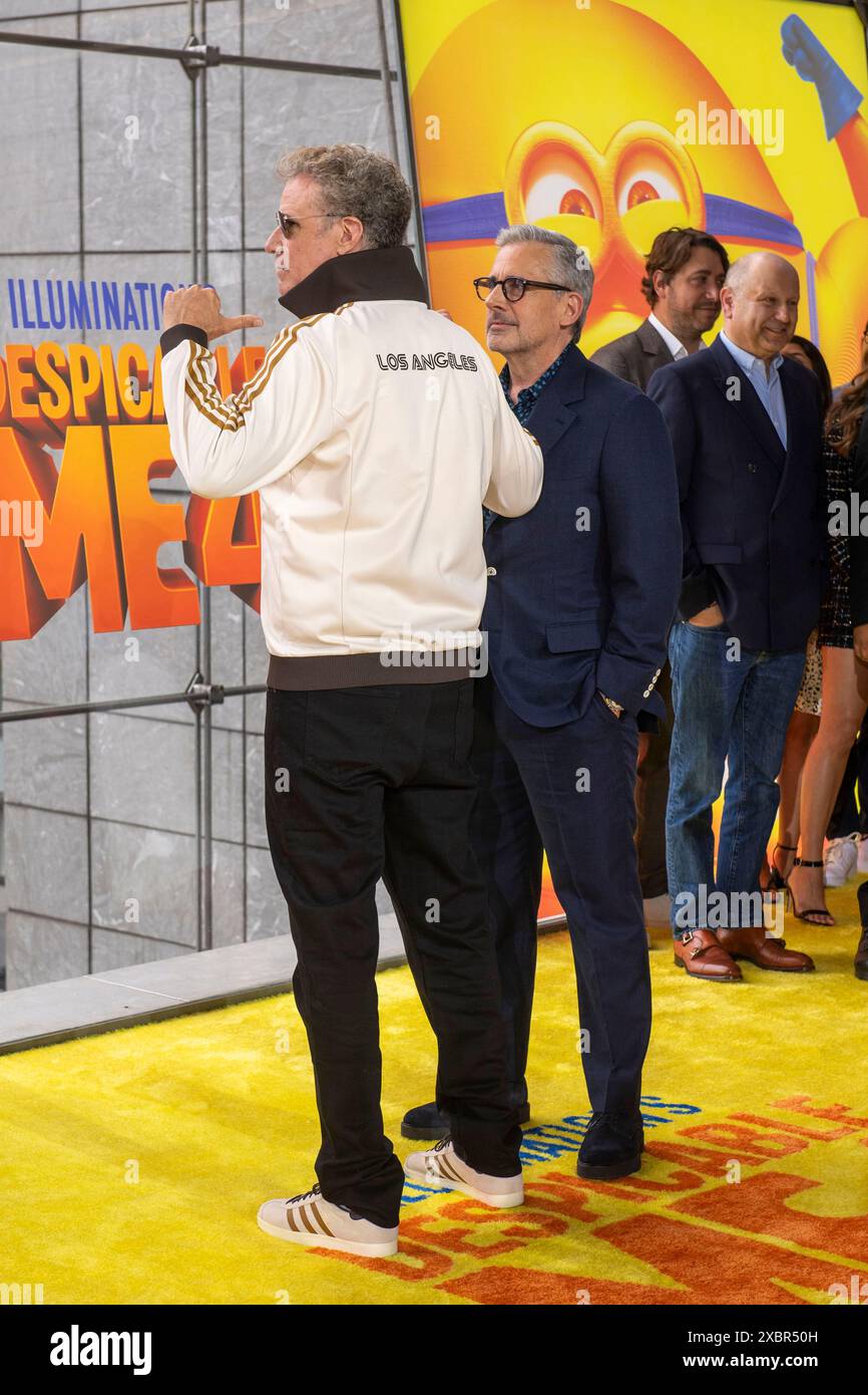 NEW YORK, NEW YORK - JUNE 09: (L-R) Will Ferrell and Steve Carell ...