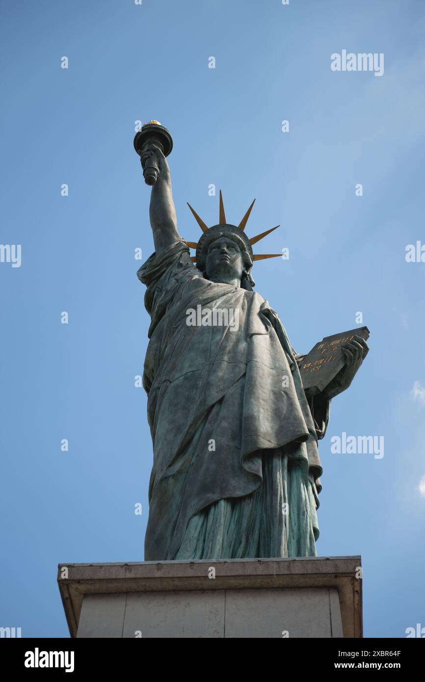 A symbol of liberty in the heart of Paris — the French sister of New ...