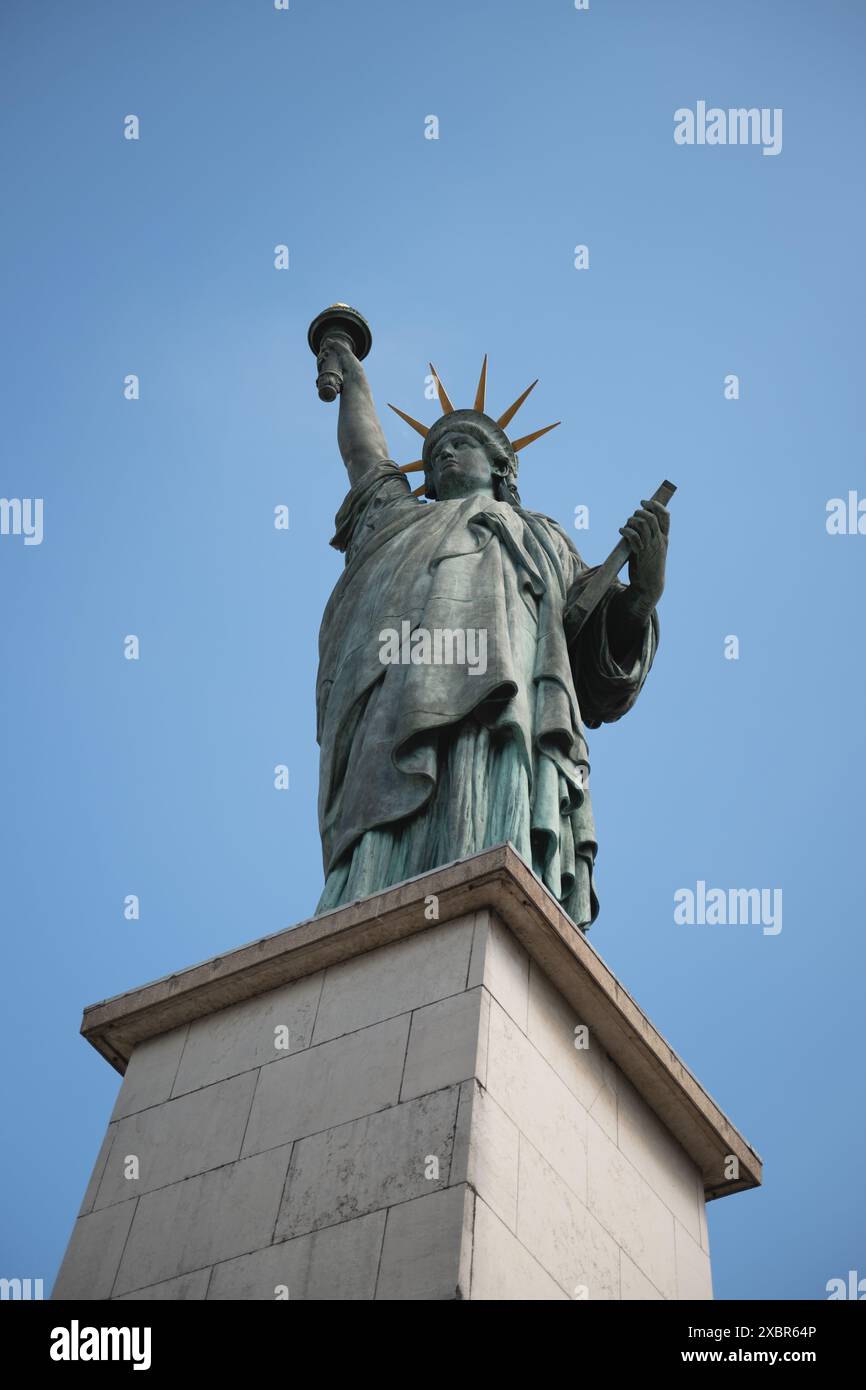 A symbol of liberty in the heart of Paris — the French sister of New ...