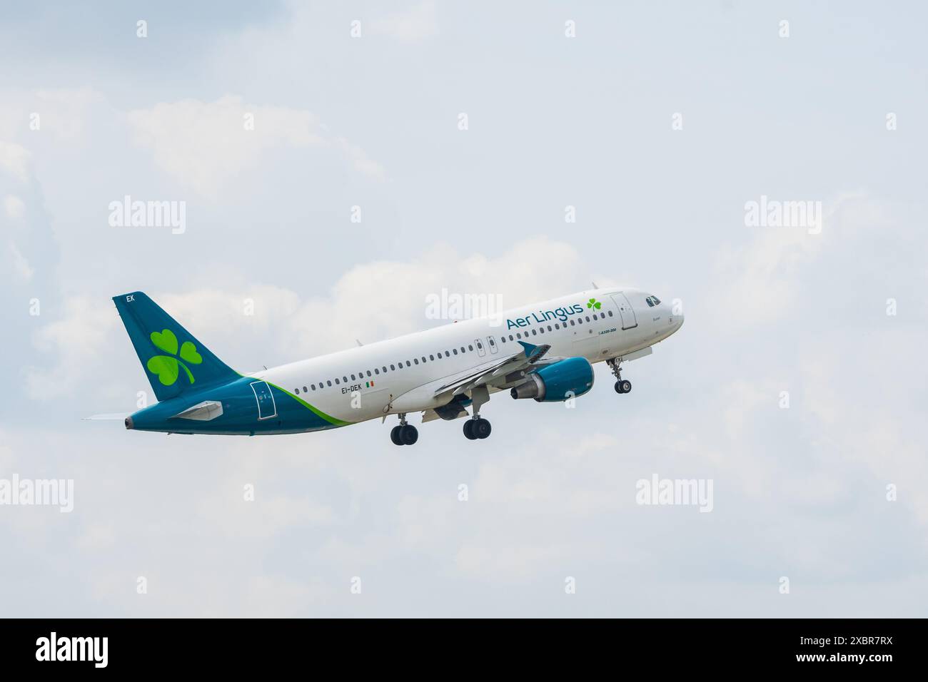 BERLIN - JUNE 07, 2024: The narrow-body airliner Airbus A320-214 by Aer ...