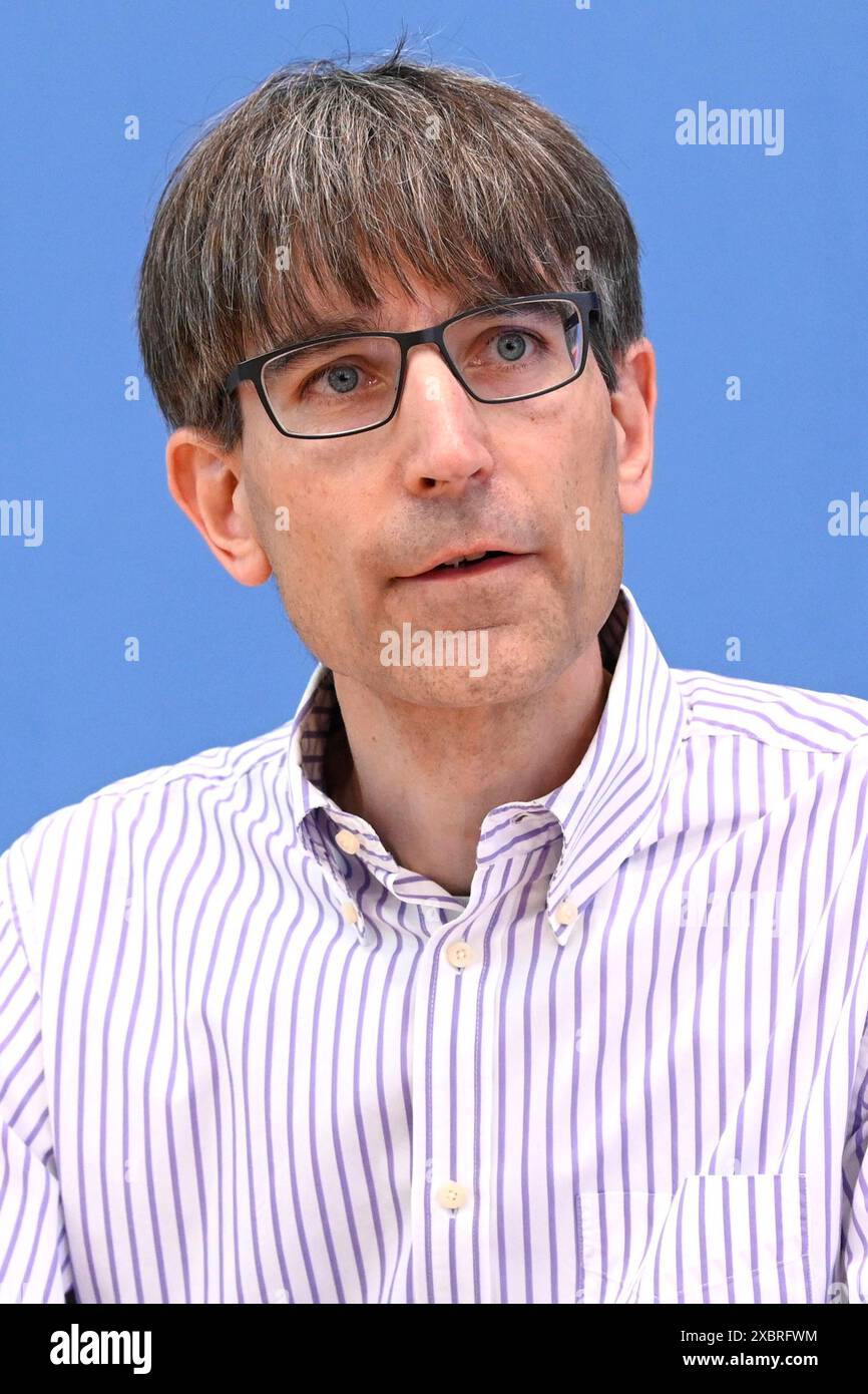 Claudio Jax bei der Bundespressekonferenz Rechtsanspruch auf ein ...