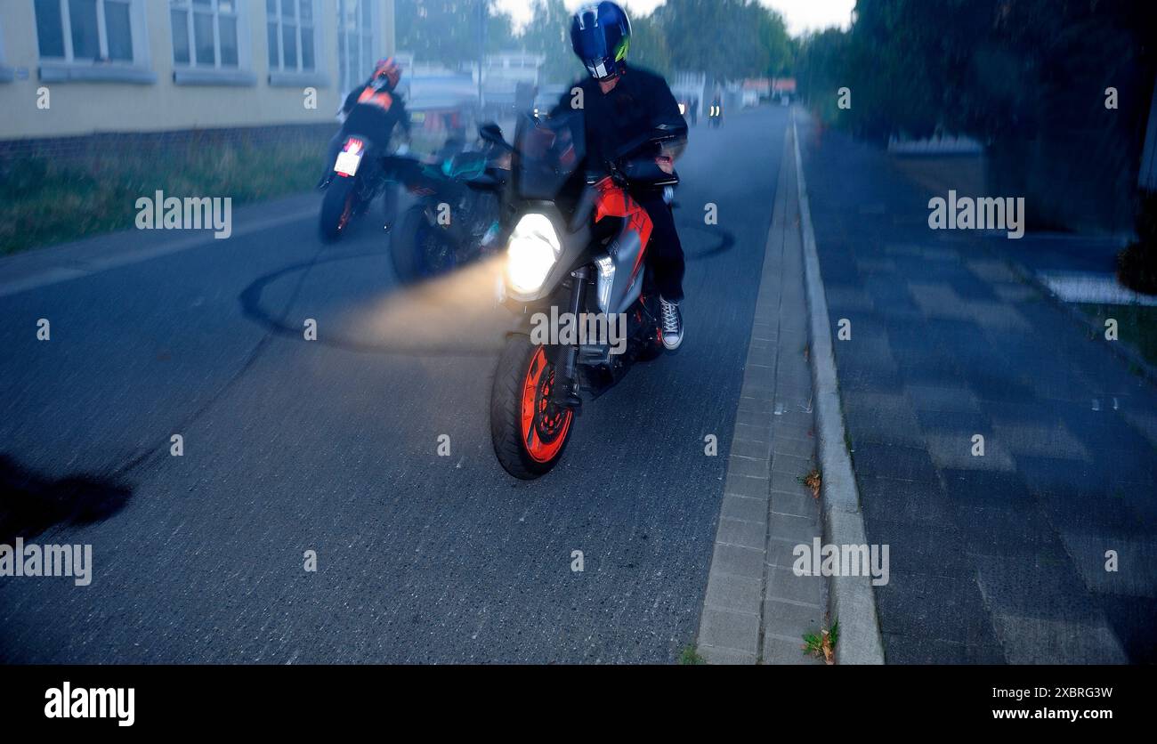 Asphalt drag racing hi-res stock photography and images - Alamy