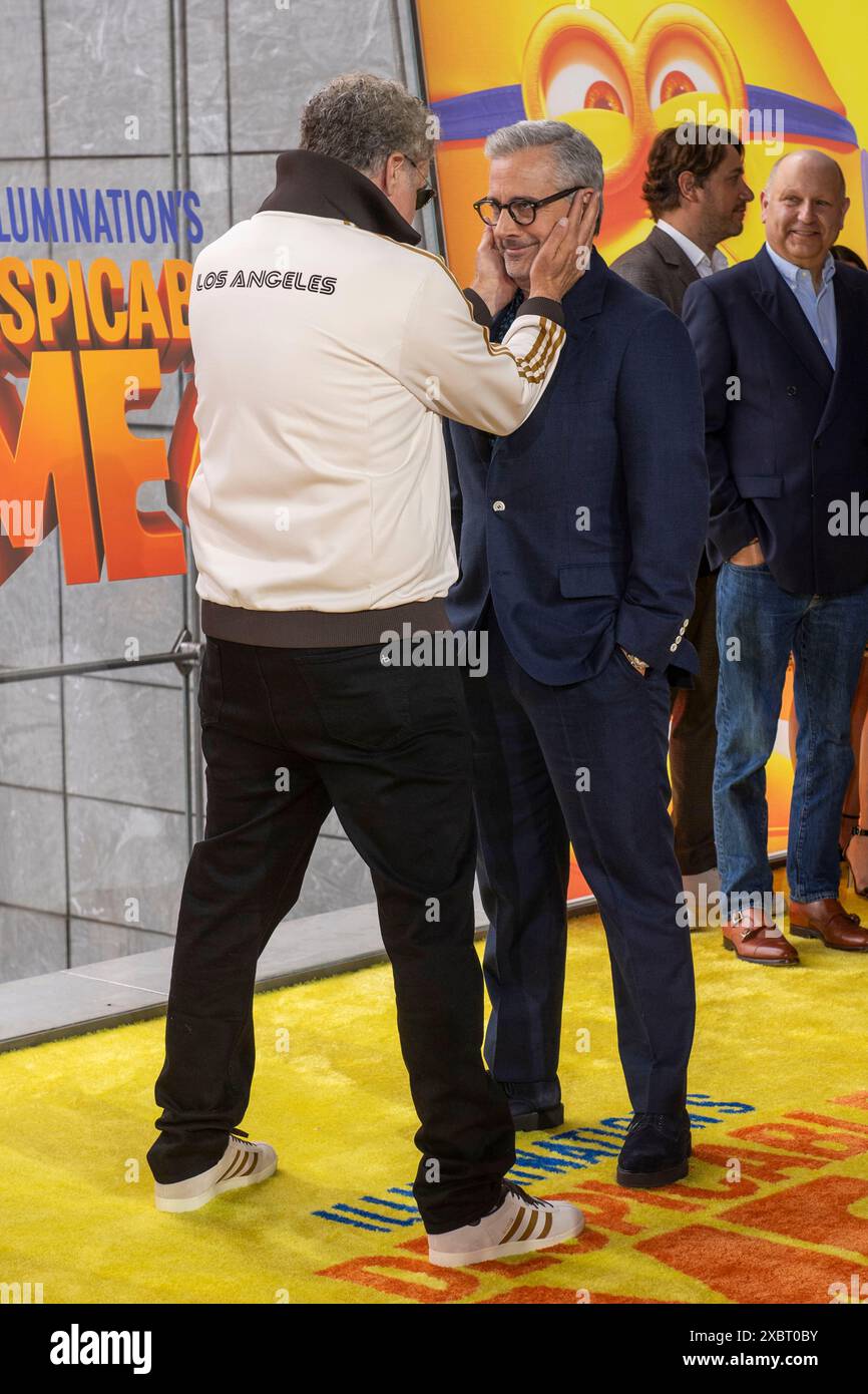 NEW YORK, NEW YORK - JUNE 09: (L-R) Will Ferrell and Steve Carell ...