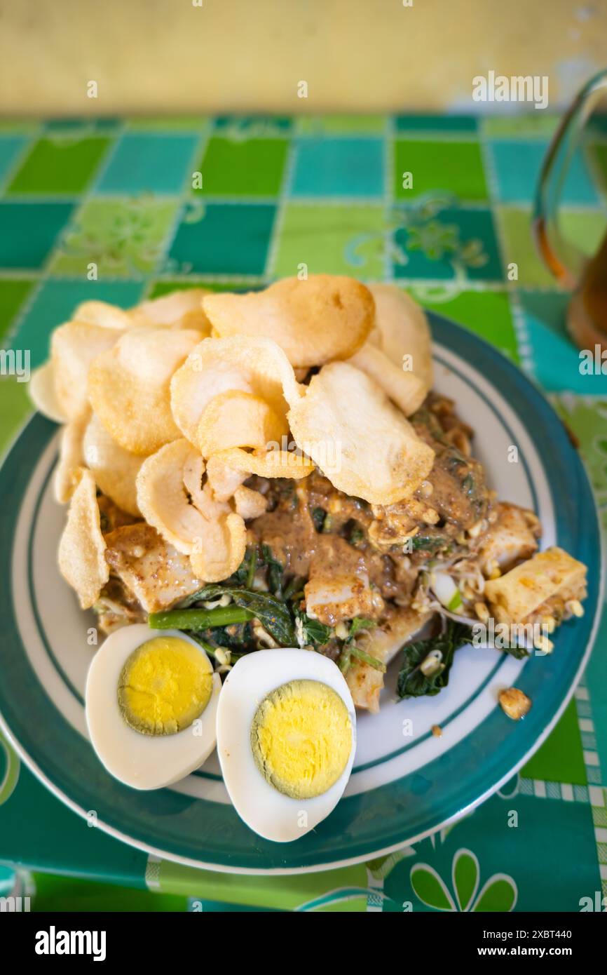 Lotek, a traditional vegetarian Javanese food, famous street food in ...