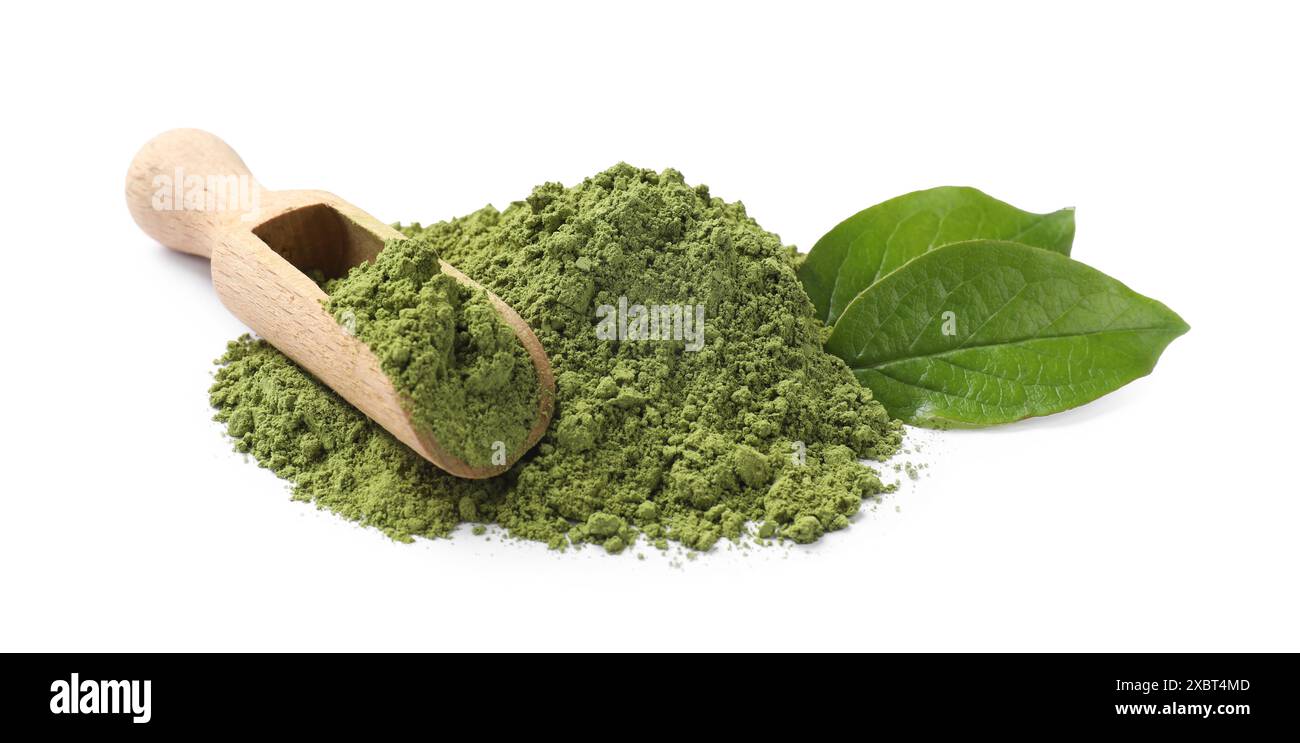 Pile of green matcha powder, scoop and leaves isolated on white Stock ...