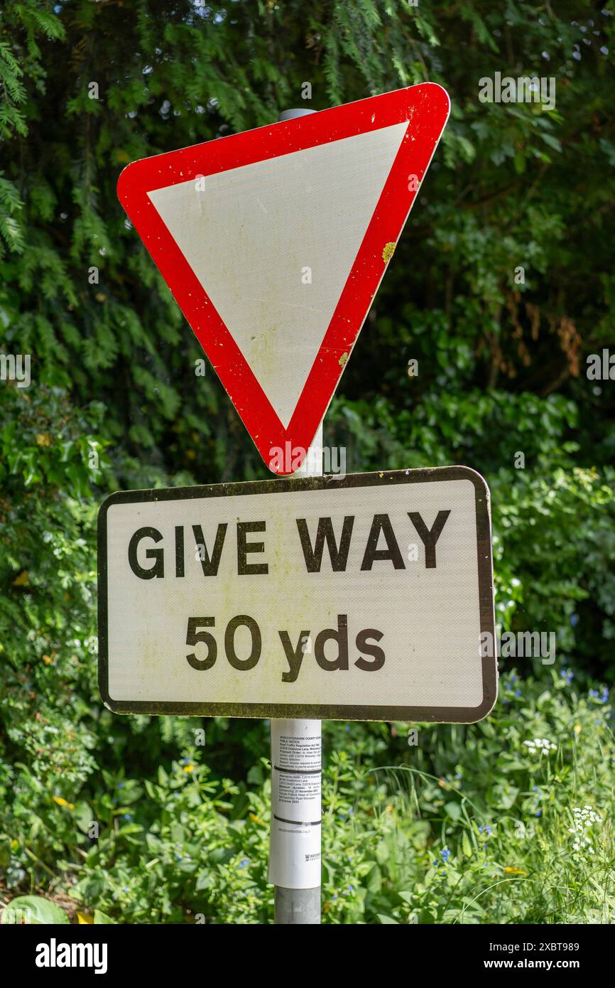 Give sign hi-res stock photography and images - Alamy