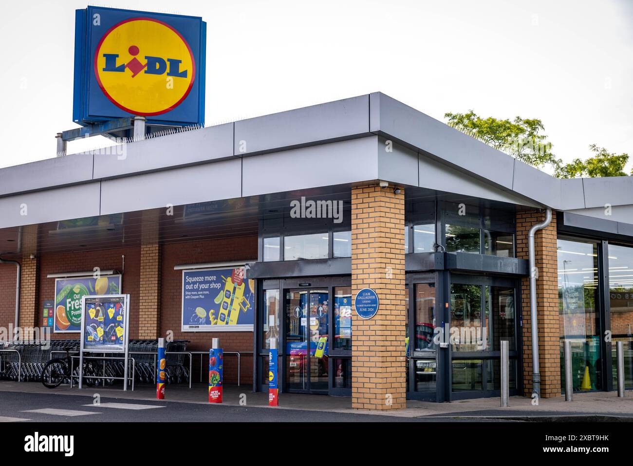 EDITORIAL USE ONLY A blue plaque is unveiled by Lidl's Newton Heath ...