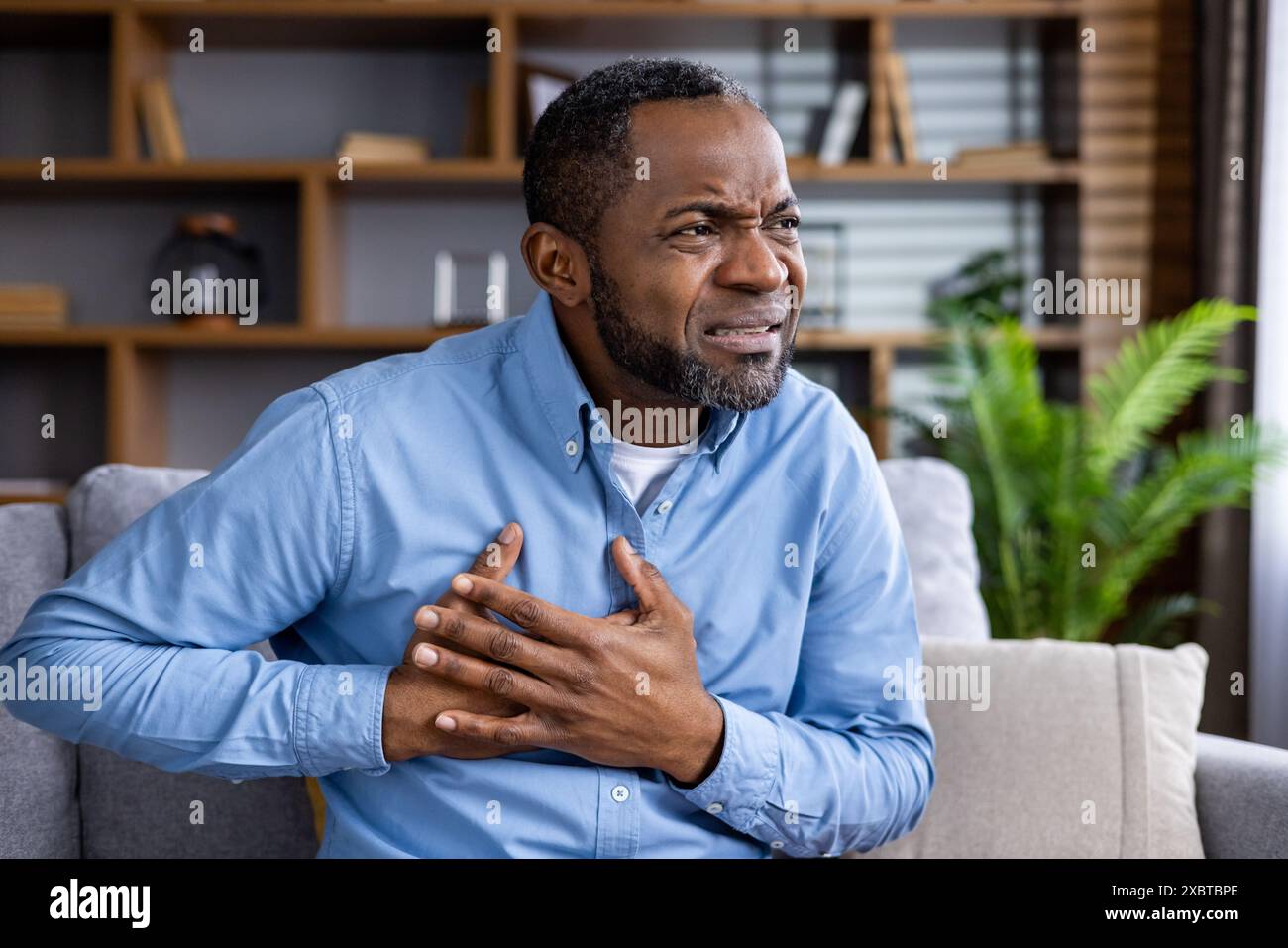 Man clutching chest hi-res stock photography and images - Alamy