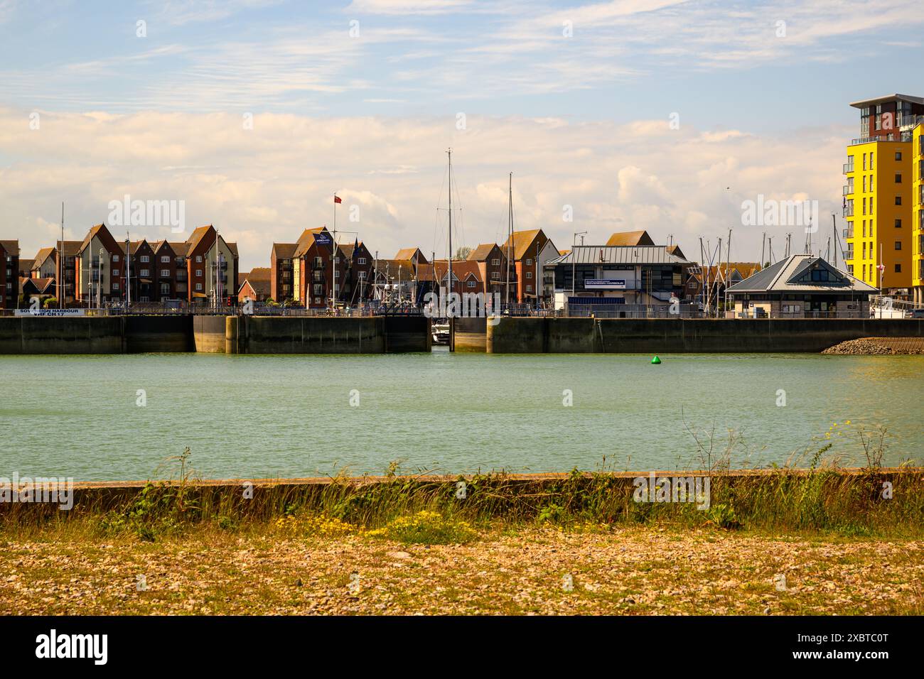 Sovereign harbour locks hi-res stock photography and images - Alamy