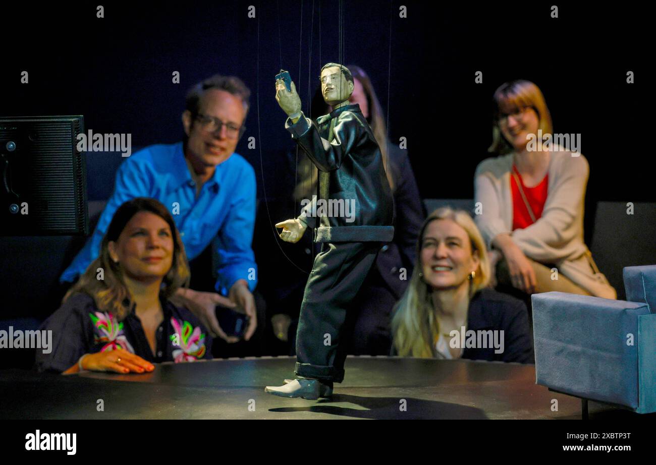 Helgard Haug und Stefan Kaegi des Kuenstlerkollektivs Rimini Protokoll ...