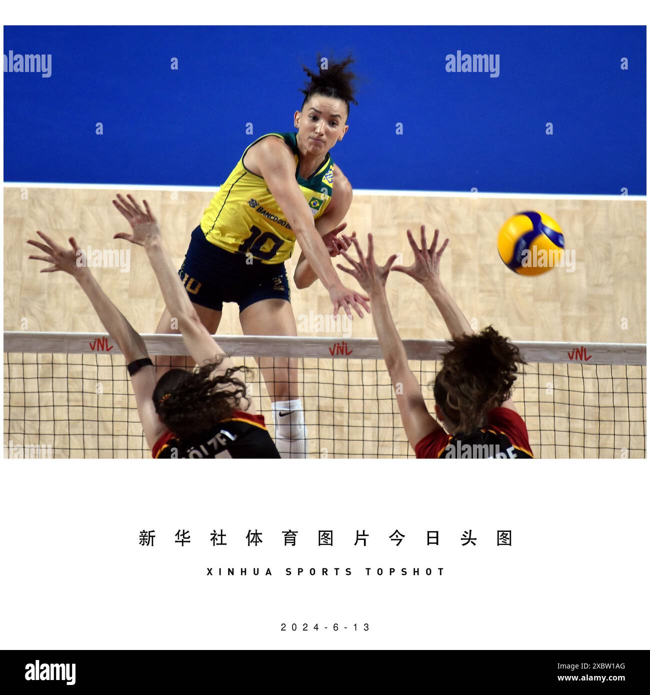 (240613) -- BEIJING, June 13, 2024 (Xinhua) -- Gabriela Guimaraes (top ...