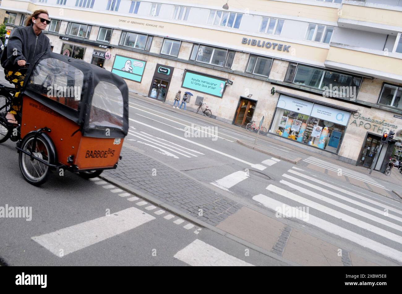 Copenhagen/ Denmark/11 JUNE 2024/ Cargo bikes are very popular in ...