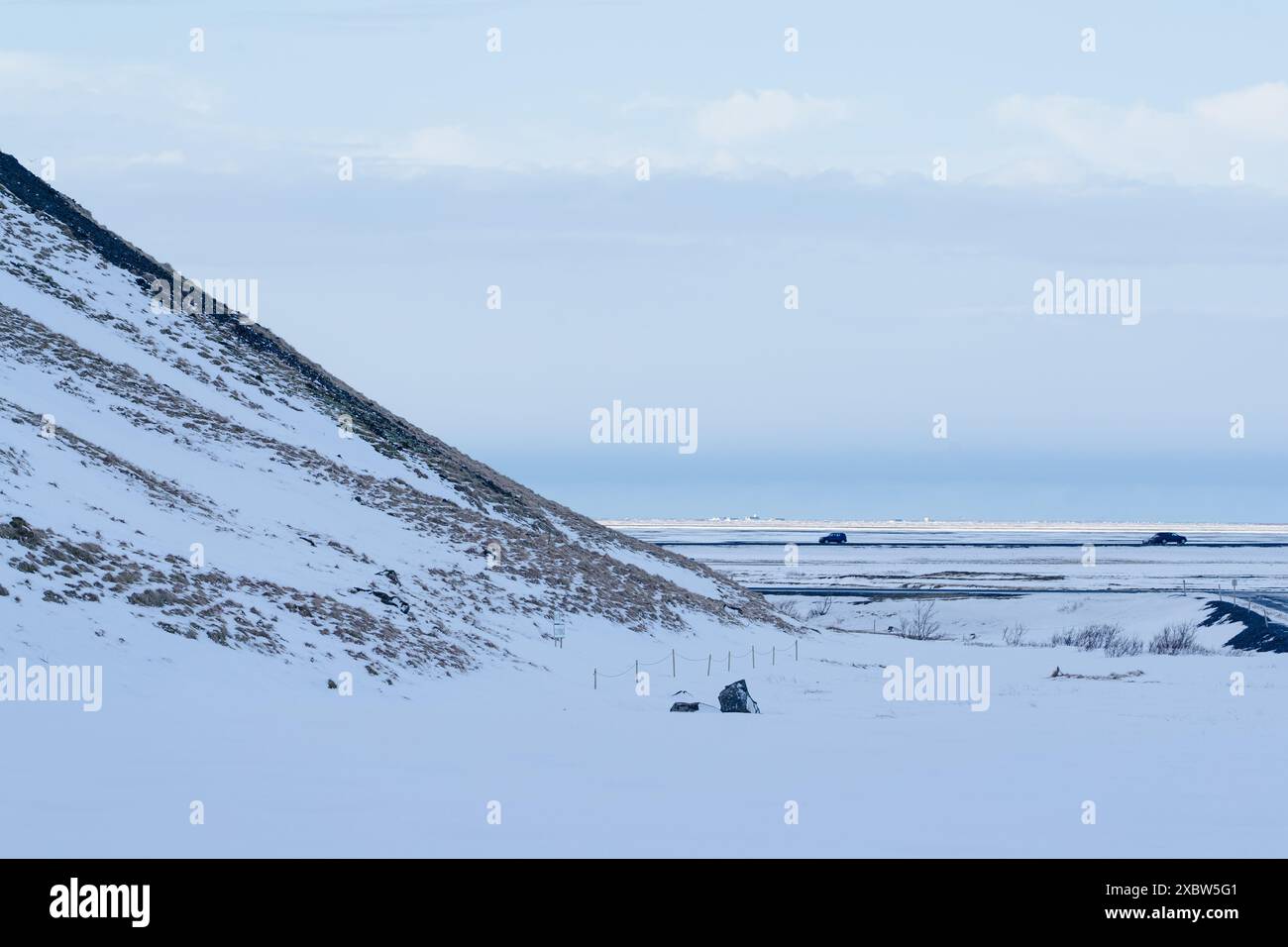 Snowy mountain slope hi-res stock photography and images - Alamy
