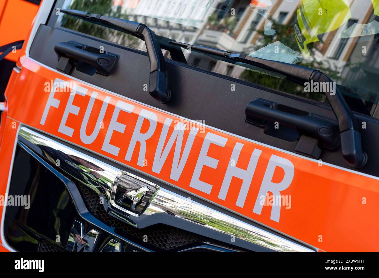 Löschfahrzeuge der Berliner Feuerwehr auf der Feuerwache 1300 in Berlin ...