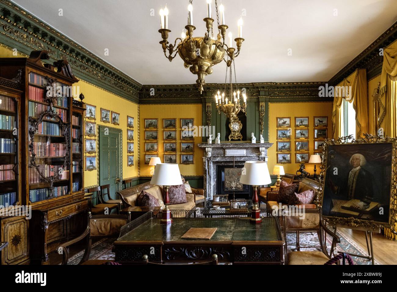 The large smoking room interior hi-res stock photography and images - Alamy