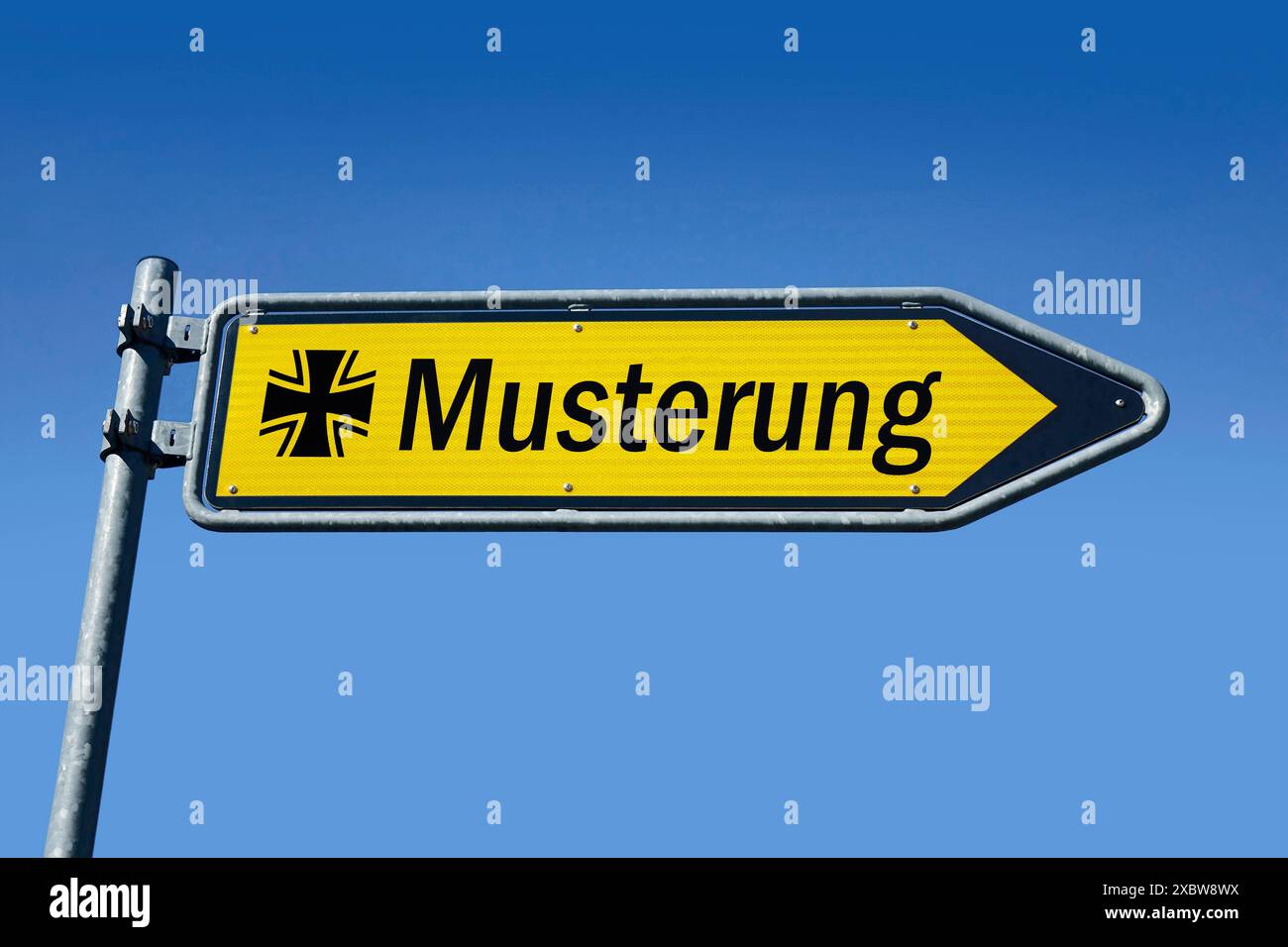 Wegweiser mit Tatzenkreuz und Musterung Wegweiser mit Tatzenkreuz und ...