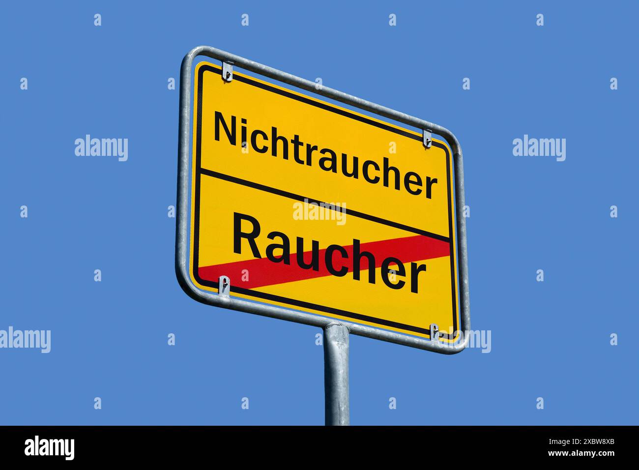 Ortsschild mit Nichtraucher und Raucher Ortsschild mit Nichtraucher und ...