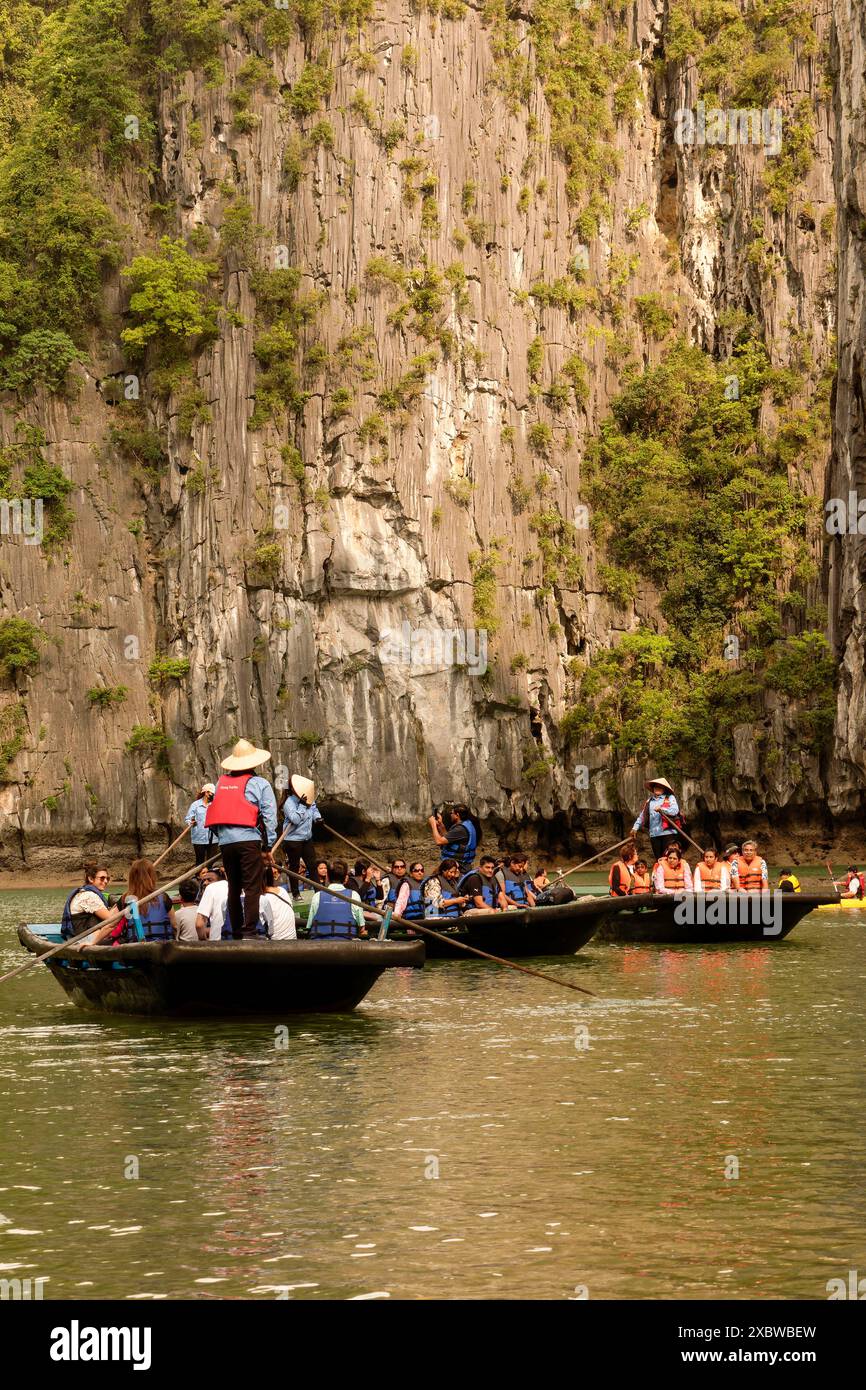 Superb boating and kayaking playground of Hang Luon Cave, Hạ Long Bay ...