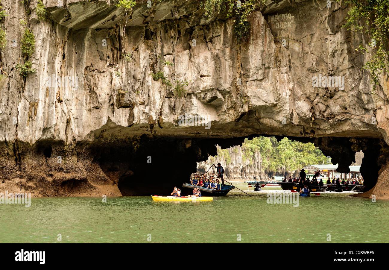 Superb boating and kayaking playground of Hang Luon Cave, Hạ Long Bay ...