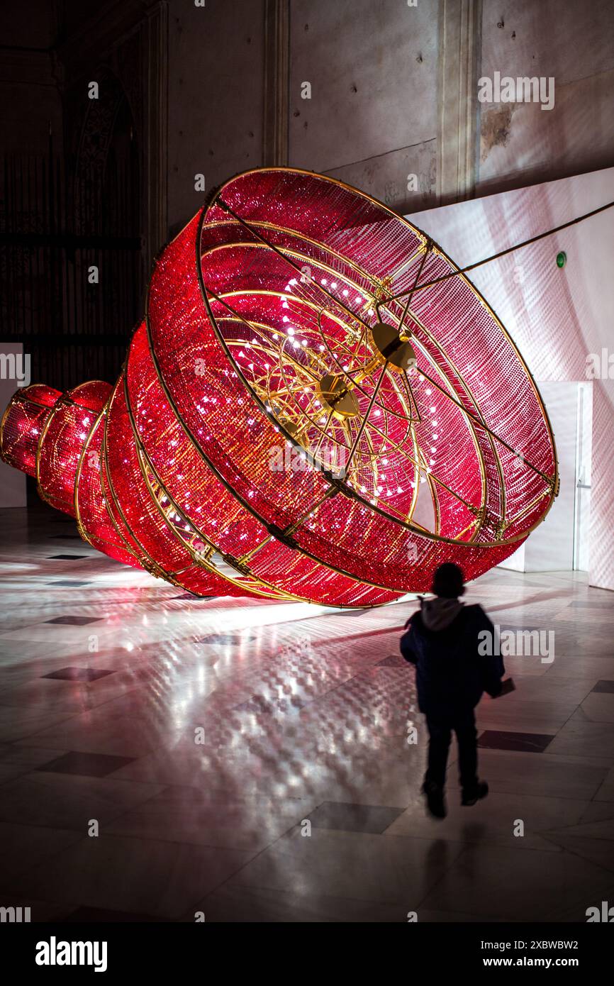 Descendig light hi-res stock photography and images - Alamy