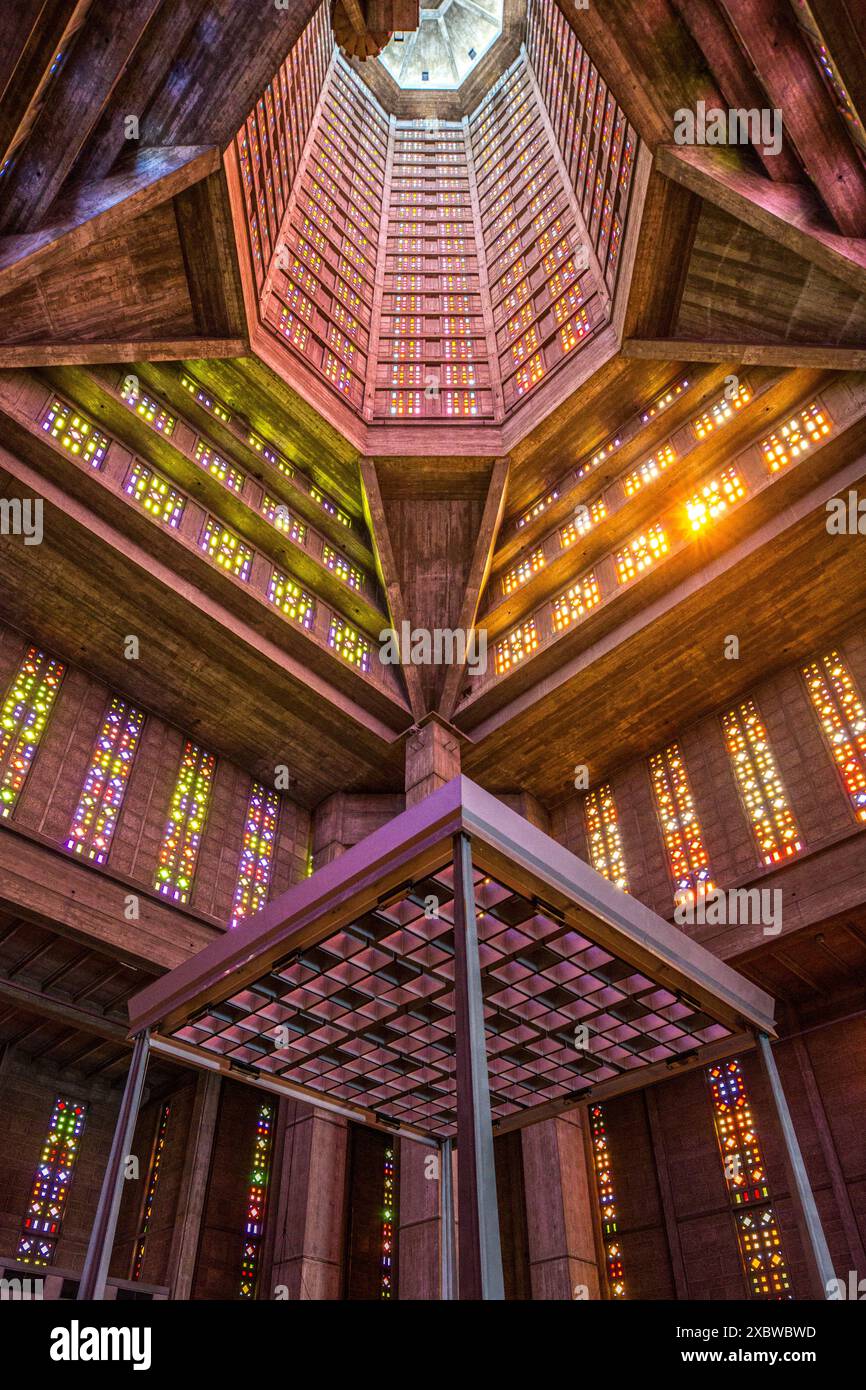 Interior of St. Joseph’s Church in Le Havre, showcasing Auguste Perret ...