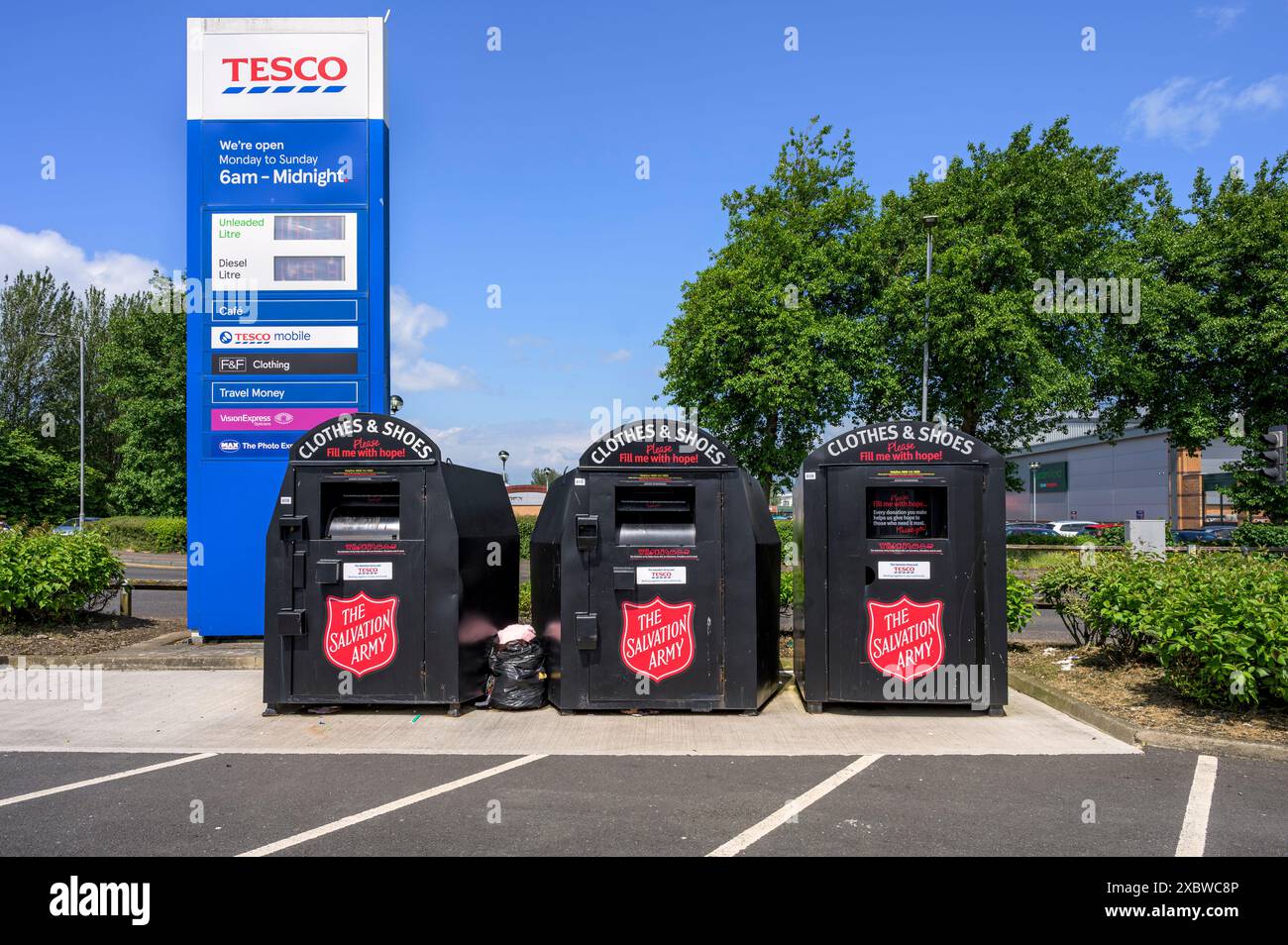Tesco charity donation point points bank banks hi-res stock photography ...