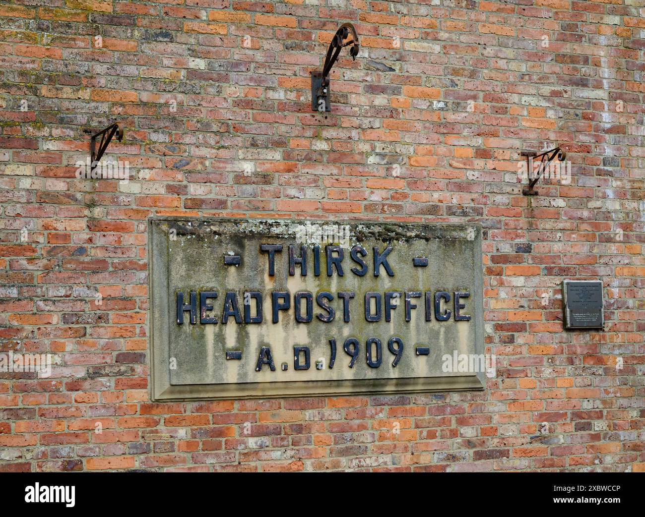 Thirsk Head Post Office sign, A.D 1909 made of stone, Thirsk, North ...