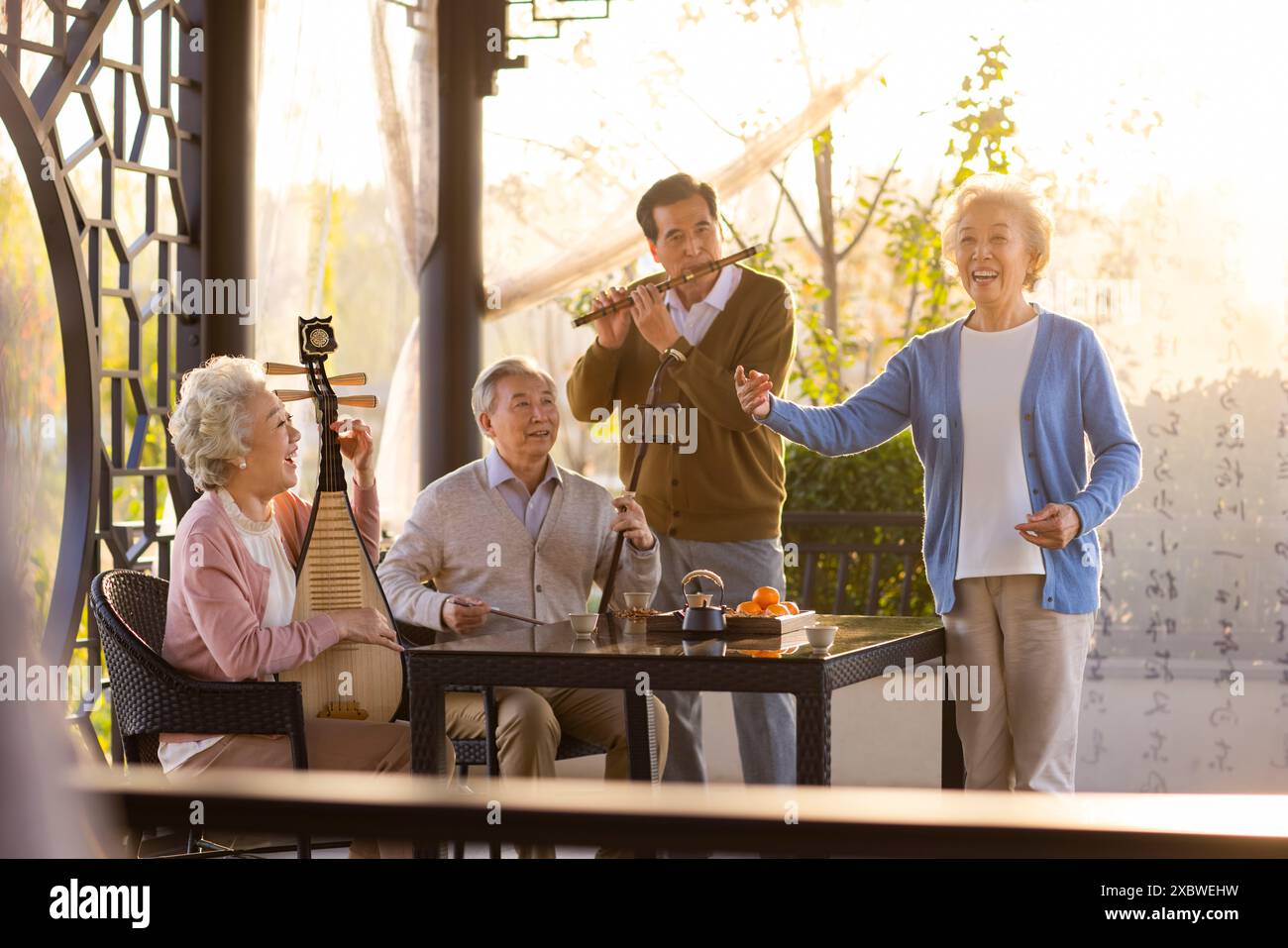 Young string instruments group hi-res stock photography and images - Alamy