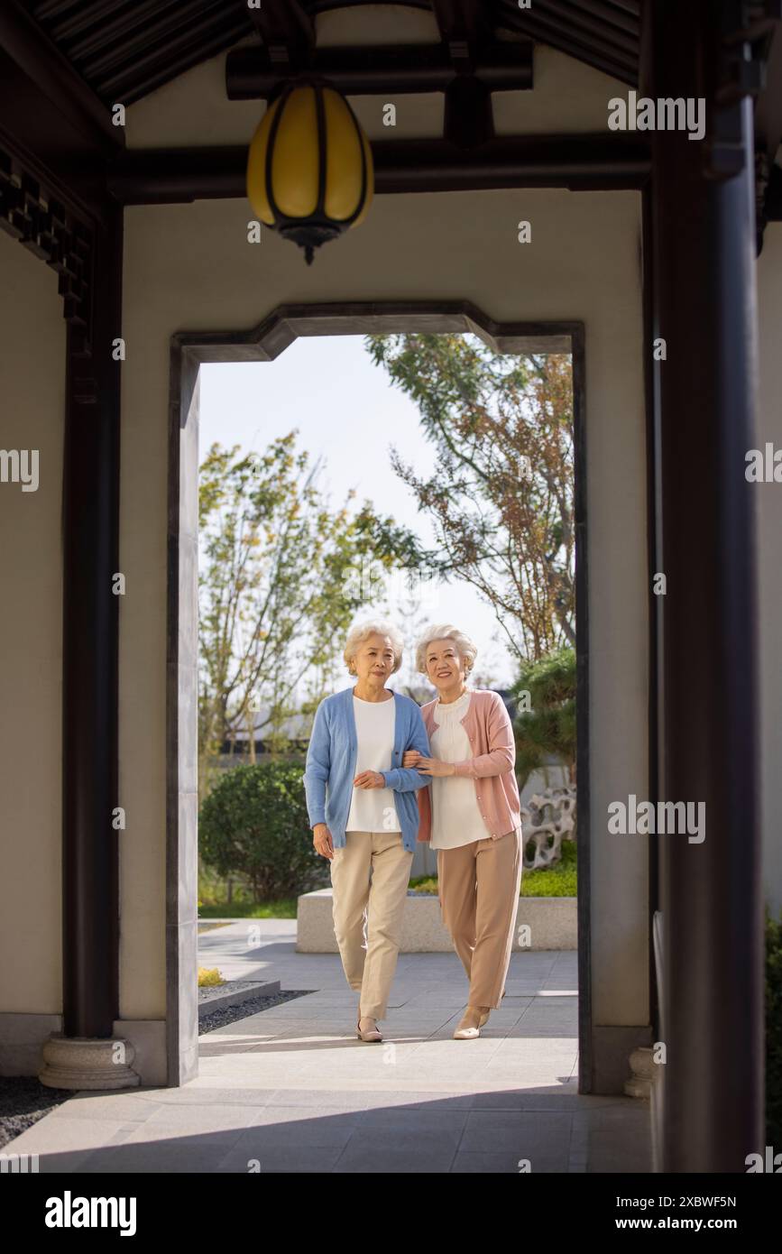 Senior chinese women hanging out hi-res stock photography and images ...