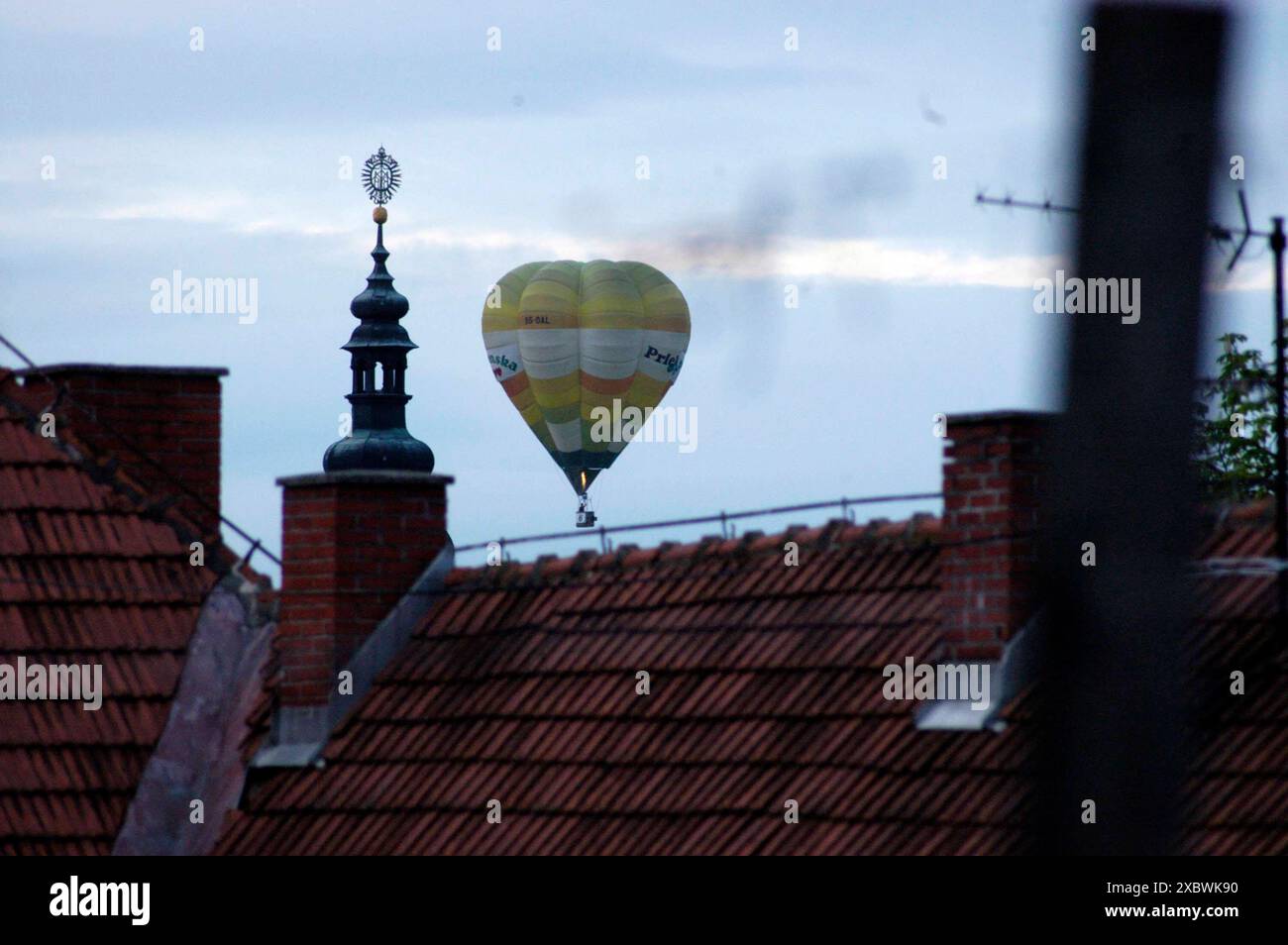 a hot air balloon with an envelope and a gondola hot air balloon with ...