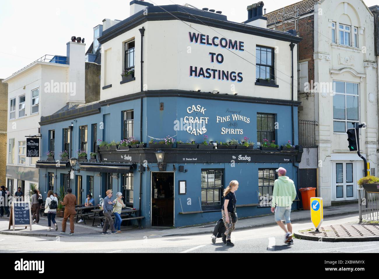 The Seadog, A traditional British Seaside Pub Stock Photo - Alamy