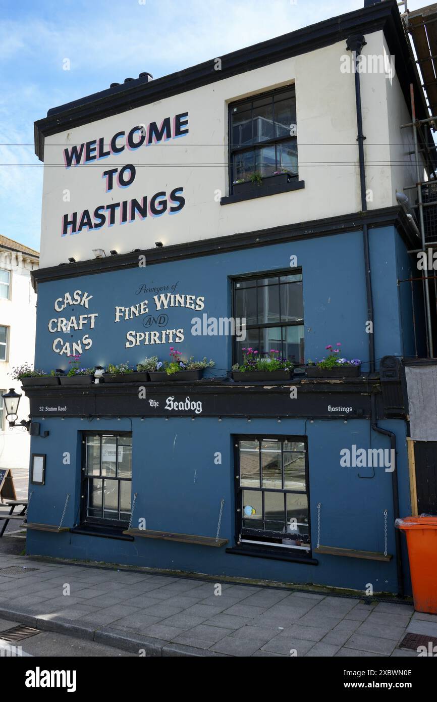 The Seadog, A traditional British Seaside Pub Stock Photo - Alamy