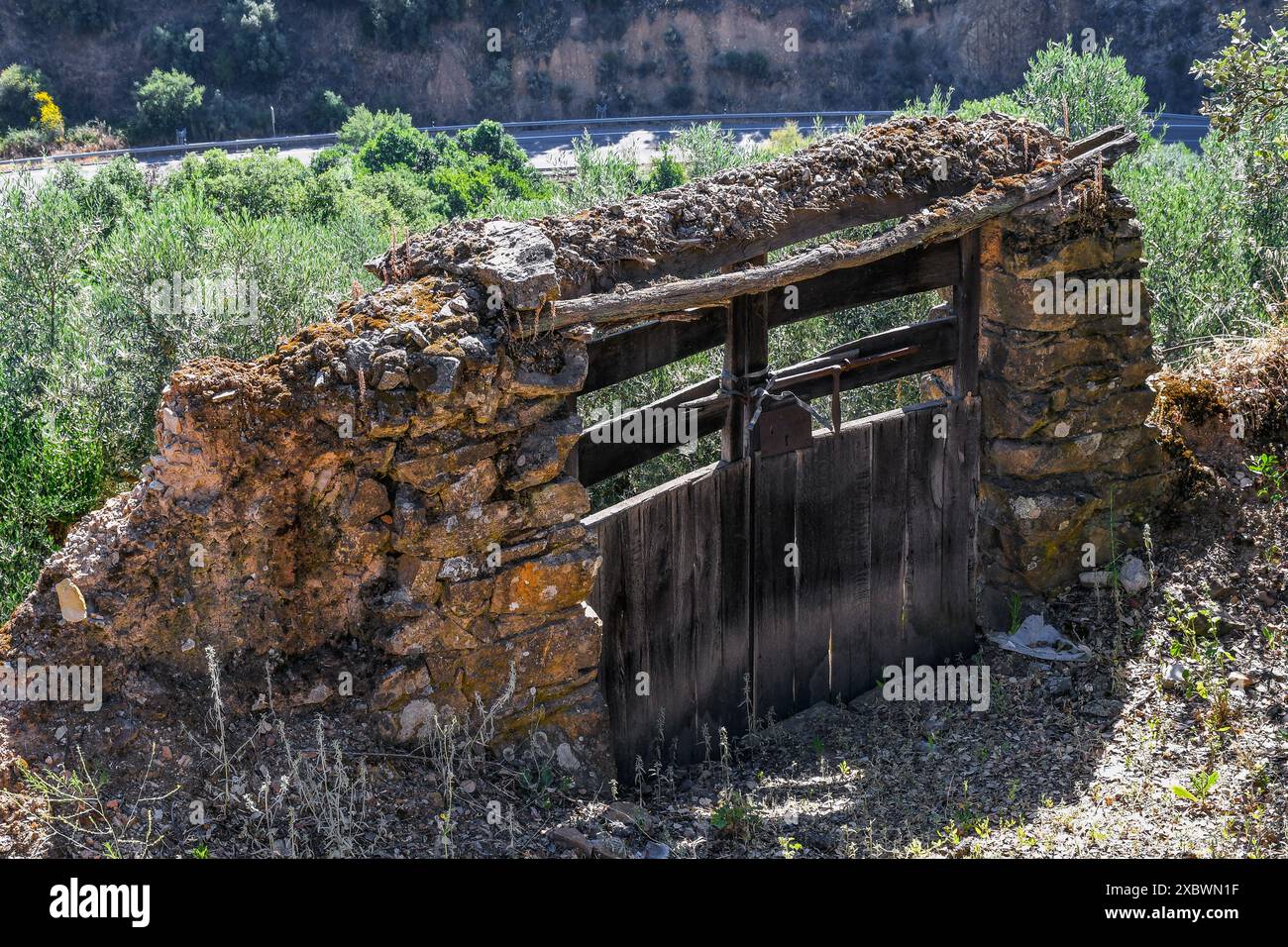 Rammed earth wall hi-res stock photography and images - Alamy