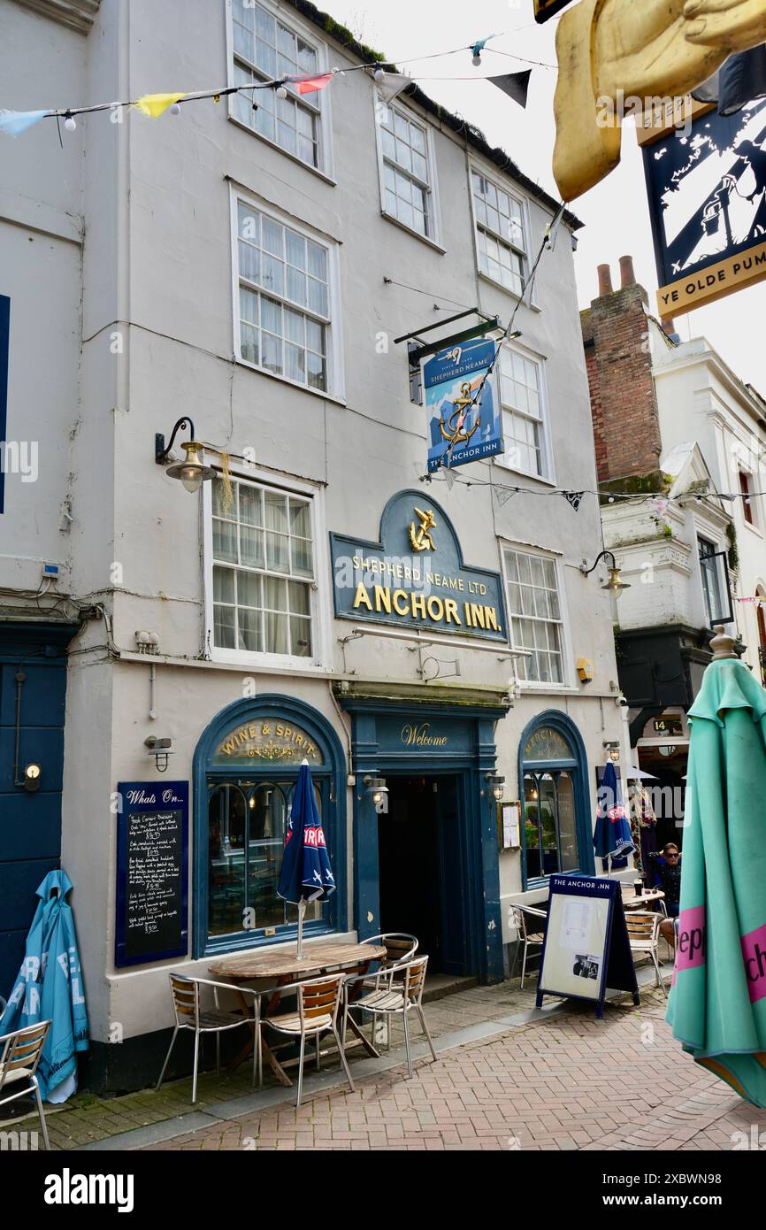 The Anchor Inn, A traditional British Seaside Pub on George St Stock ...