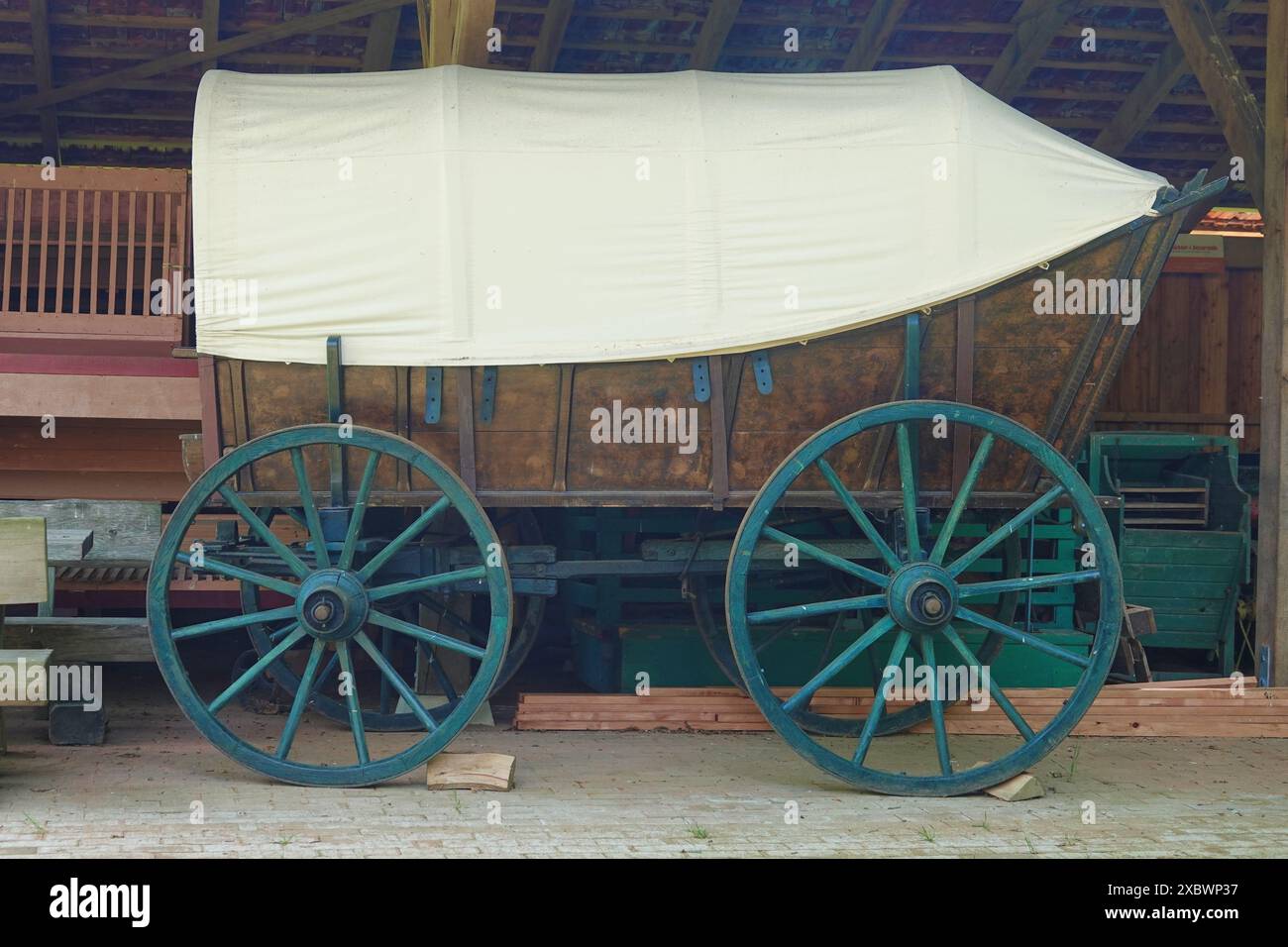 An old restored covered wagon Stock Photo - Alamy