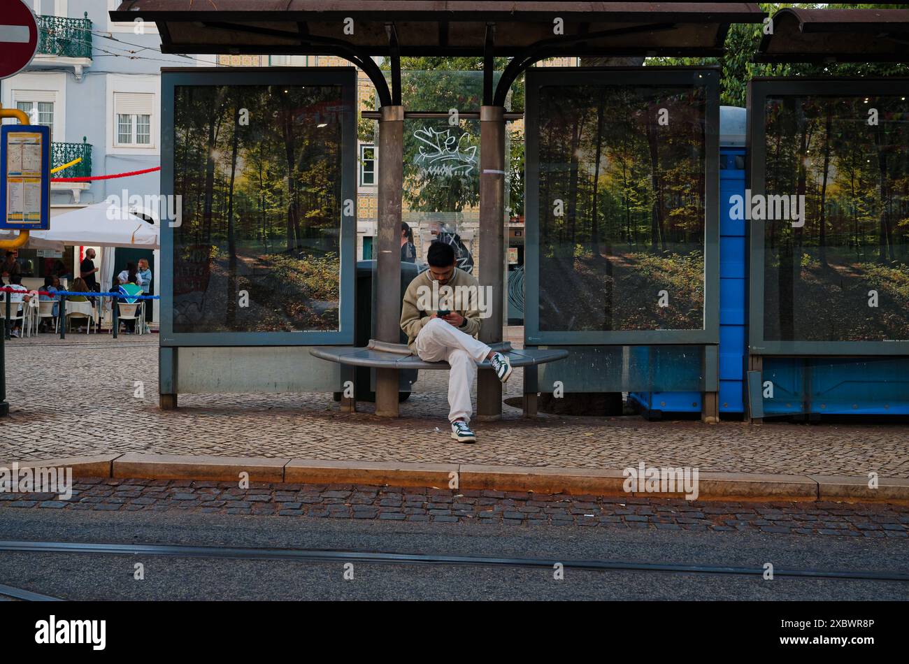 Alfama portugal bus hi-res stock photography and images - Alamy