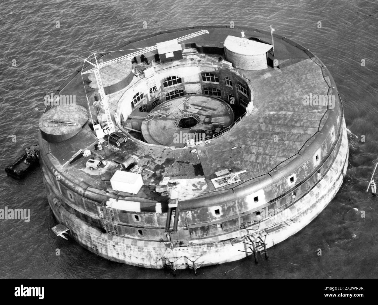 NO MANS LAND FORT BETWEEN PORTSMOUTH AND THE ISLE OF WIGHT, 1990 PIC ...
