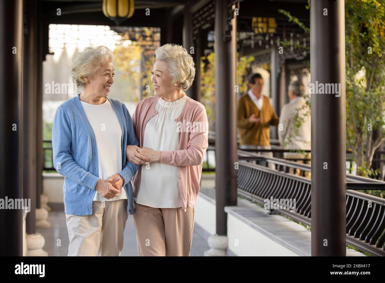 Four young women visiting hi-res stock photography and images - Alamy