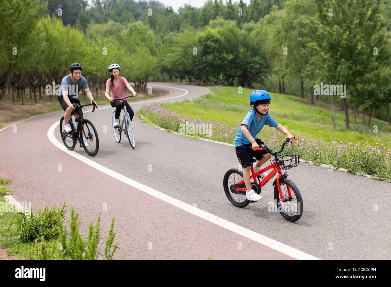 Bicycles china grass hi-res stock photography and images - Alamy