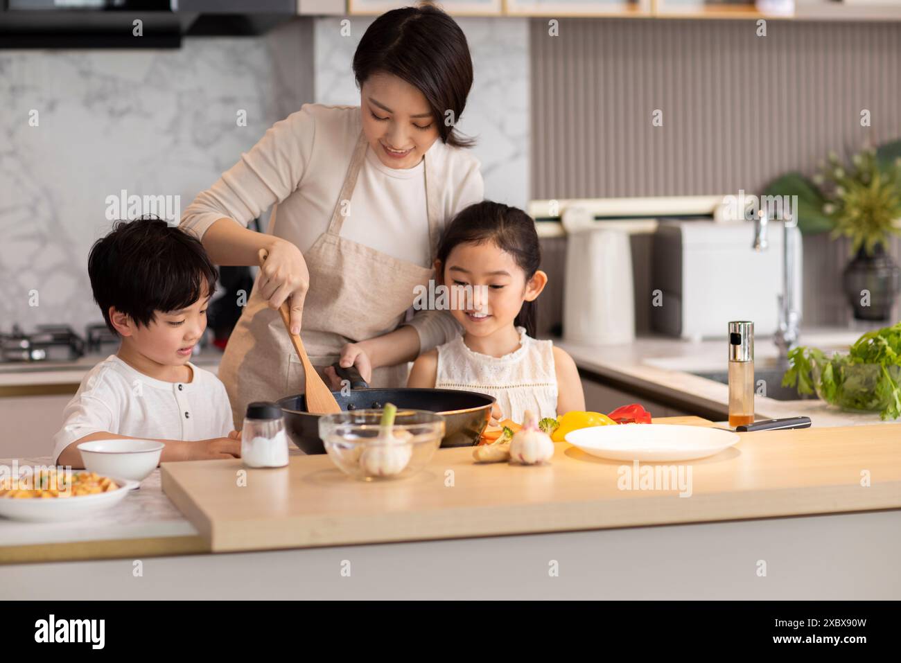 Adult kids mum hi-res stock photography and images - Alamy