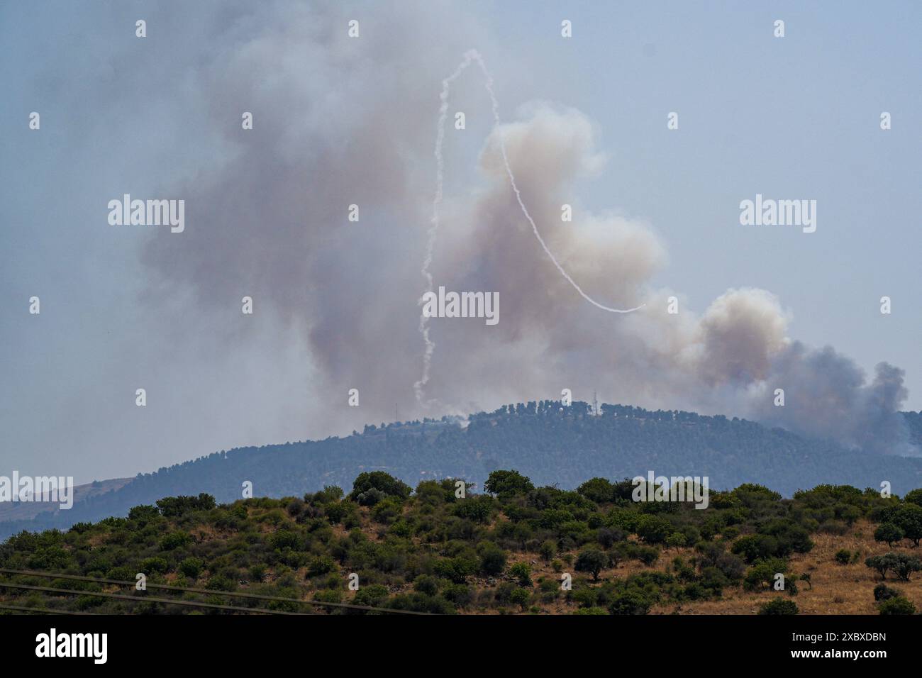 (240613) -- SAFED (ISRAEL), June 13, 2024 (Xinhua) -- A streak of smoke ...
