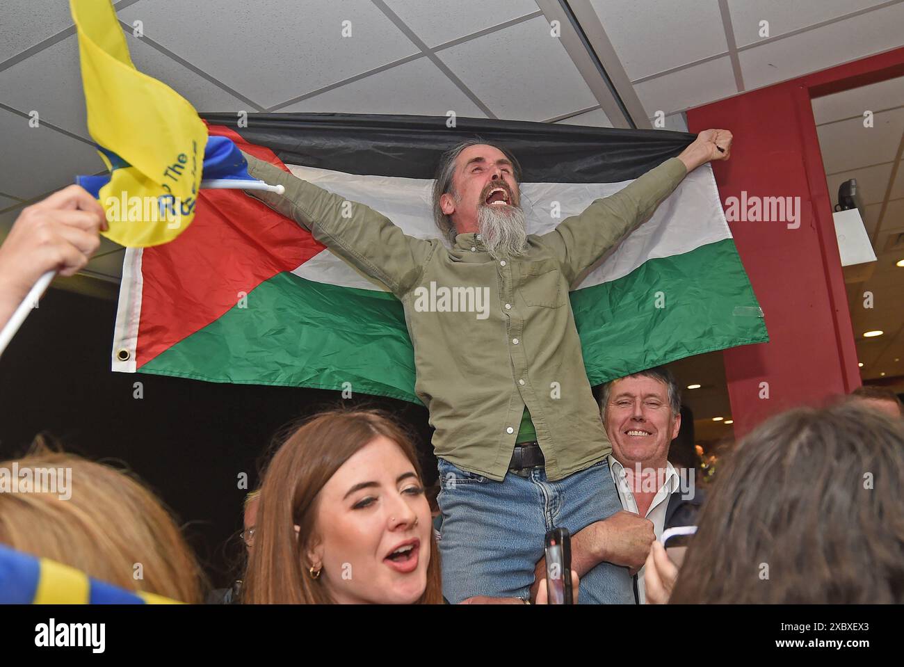 Luke 'Ming' Flanagan is elected at TF Royal Theatre in Castlebar for ...