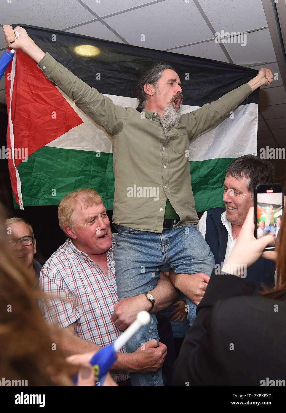 Luke 'Ming' Flanagan is elected at TF Royal Theatre in Castlebar for ...