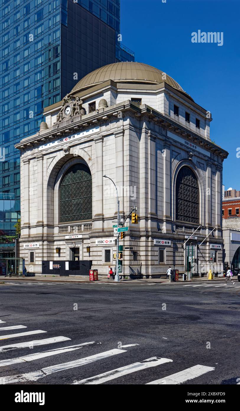 NYC Chinatown: NYC landmark Citizen’s Savings Bank, now occupied by ...